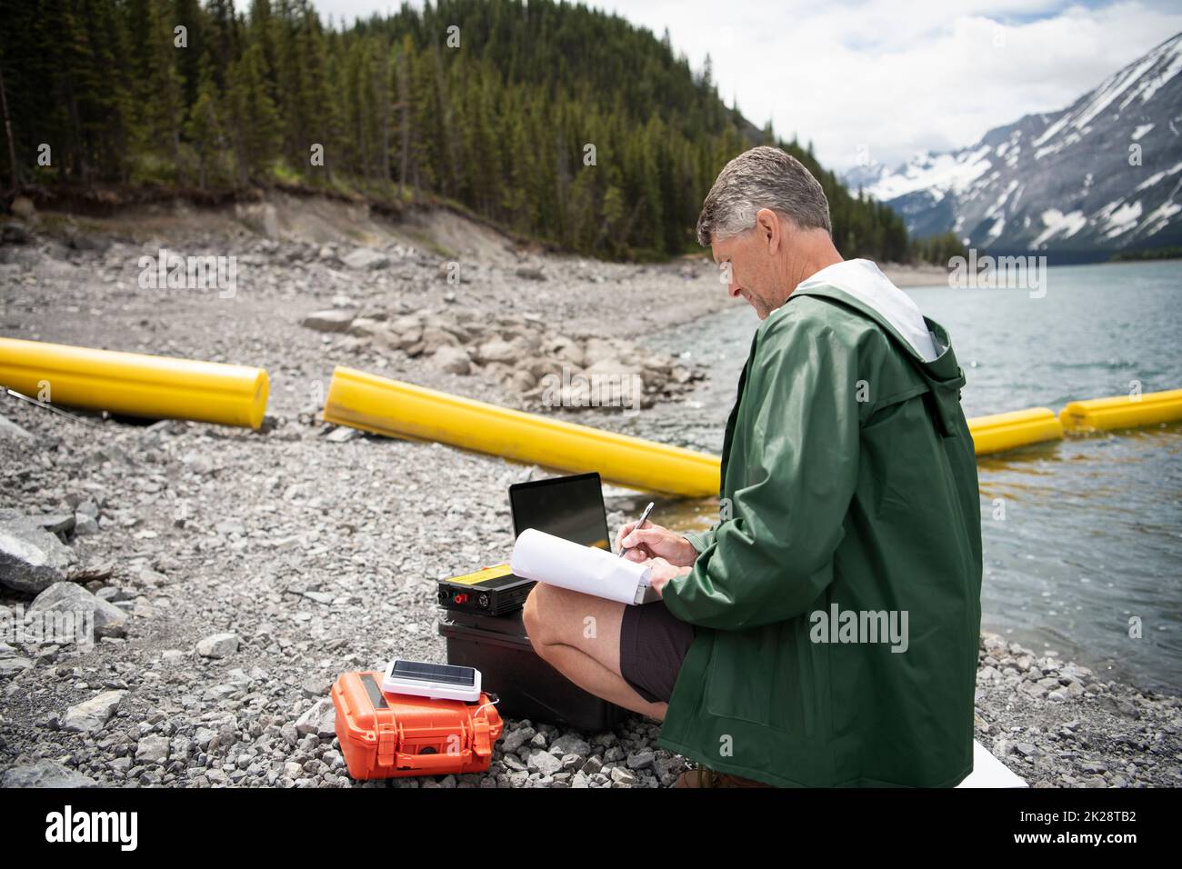 Person testing water quality hi-res stock photography and images - Alamy