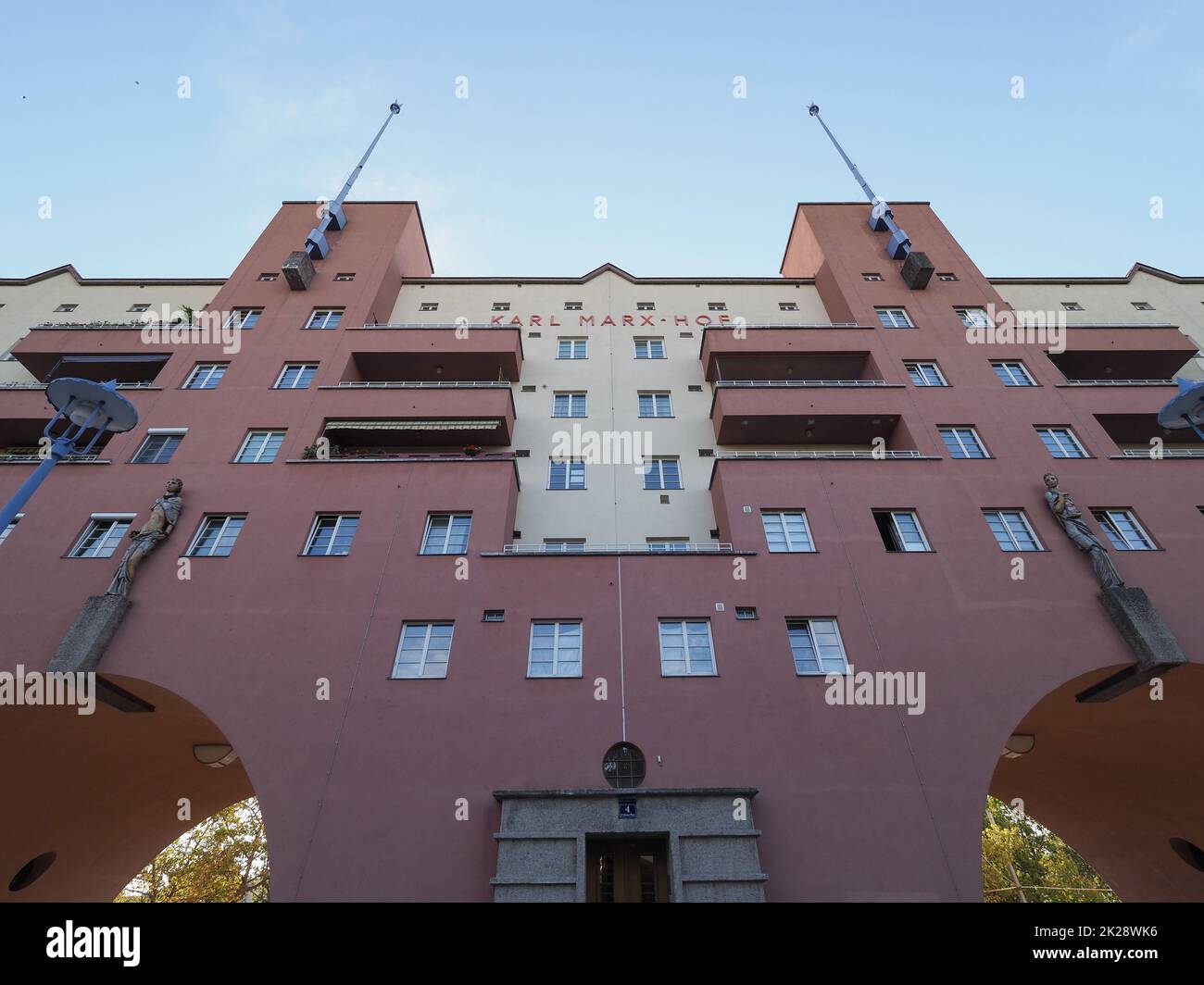 Karl Marx Hof housing complex in Heiligenstadt in Vienna, Austria Stock ...