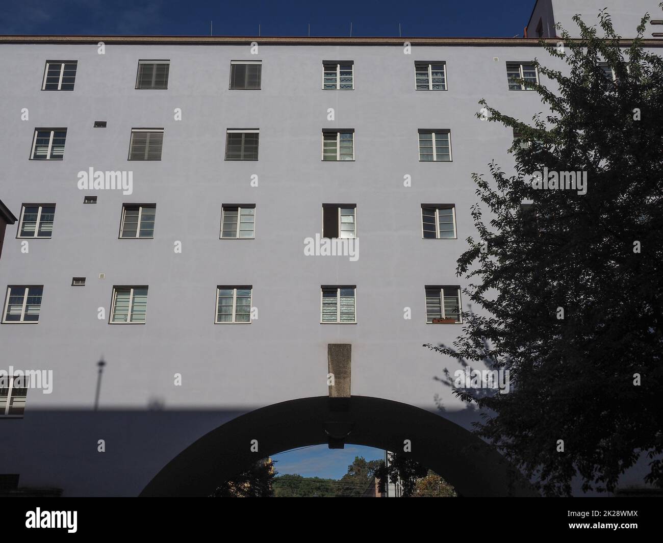 Karl Marx Hof housing complex in Heiligenstadt in Vienna, Austria Stock ...