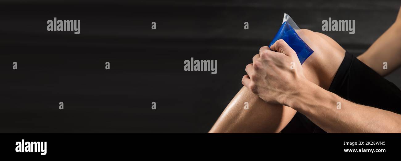 Ice Pack Knee Injury And Leg Pain Stock Photo - Alamy