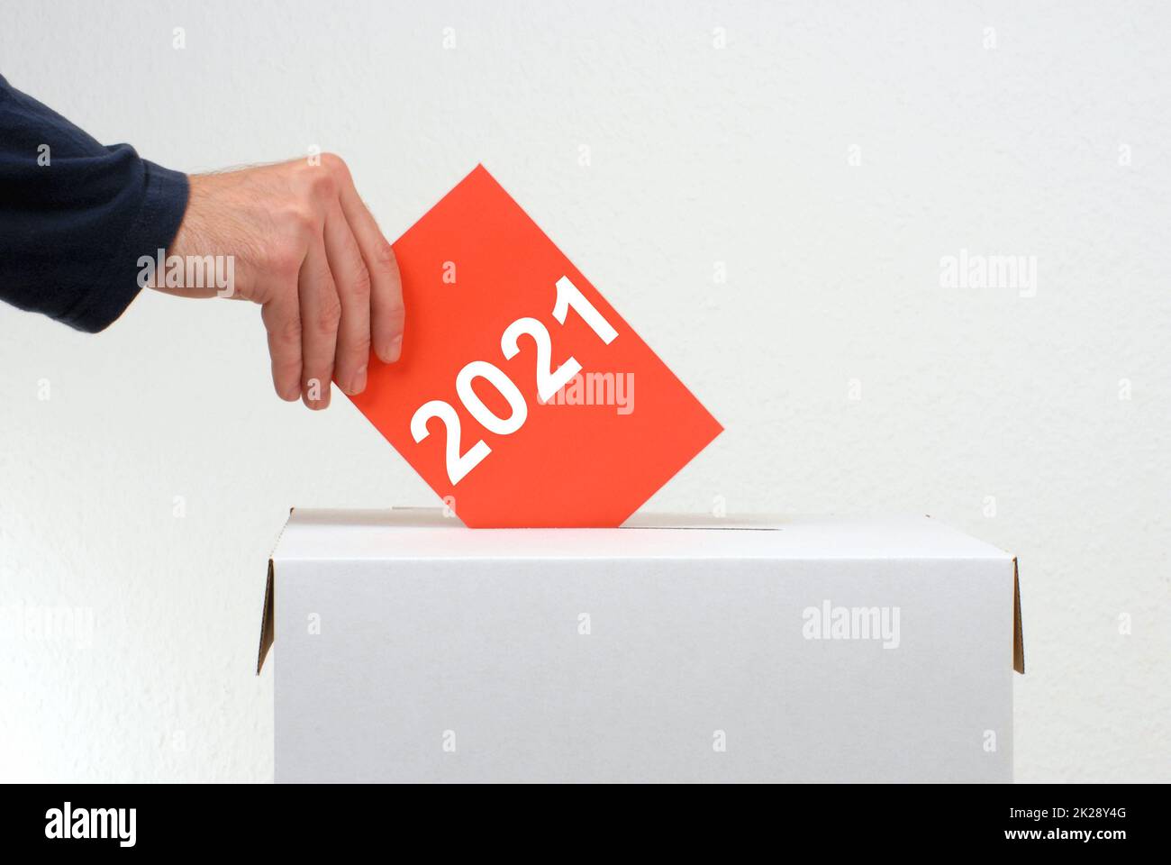 Red ballot box hi-res stock photography and images - Alamy