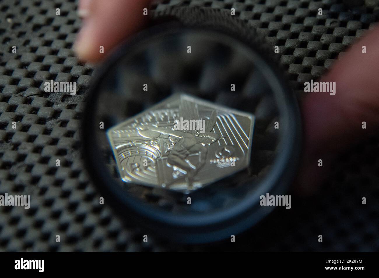 Paris, France, September 22, 2022. Illustration of the 10-euro ...