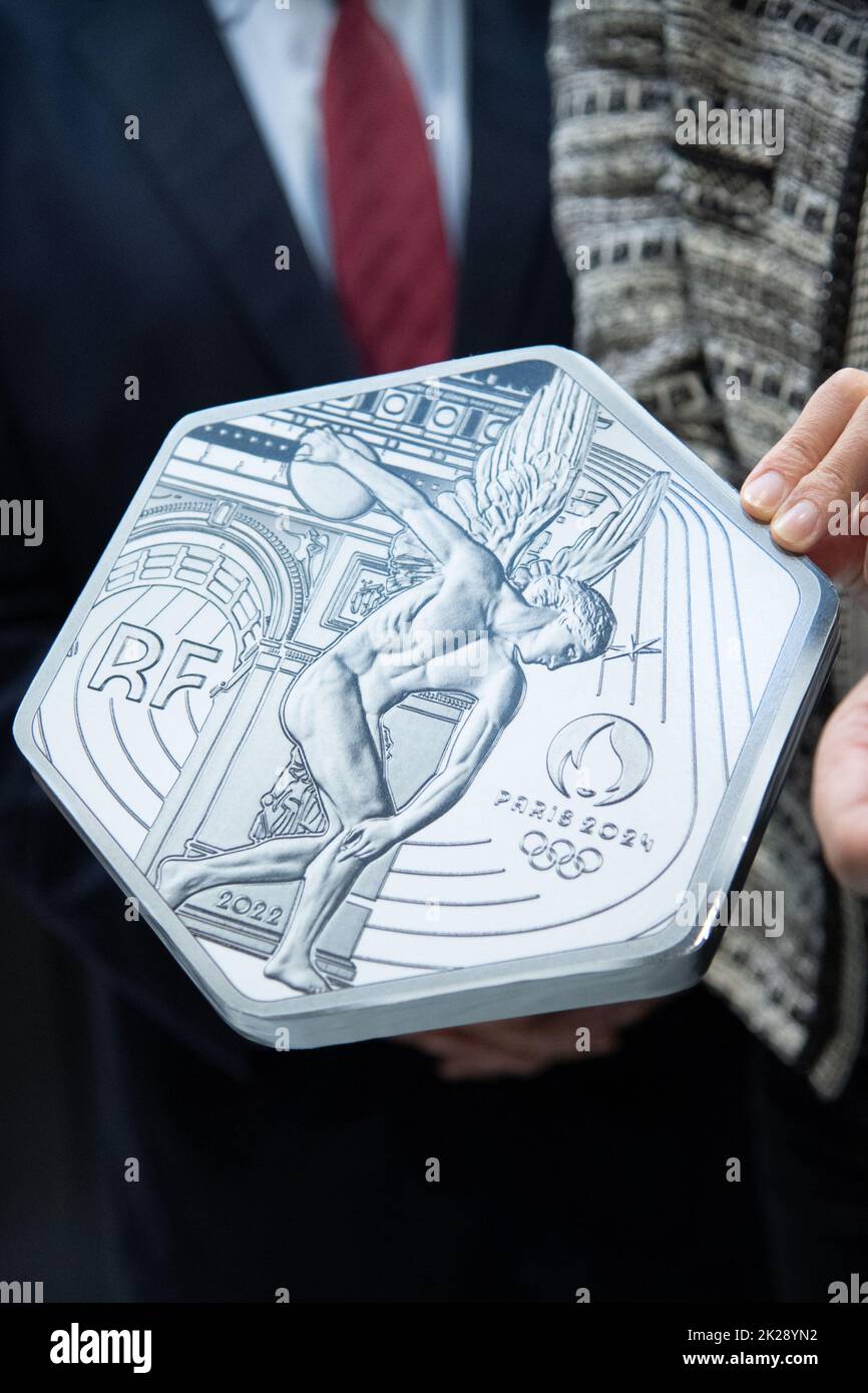 Paris, France, September 22, 2022. Illustration of the 10-euro ...