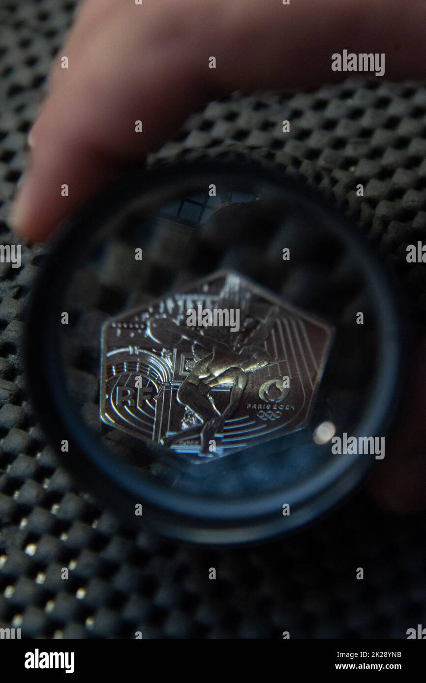 Paris, France, September 22, 2022. Illustration of the 10-euro ...