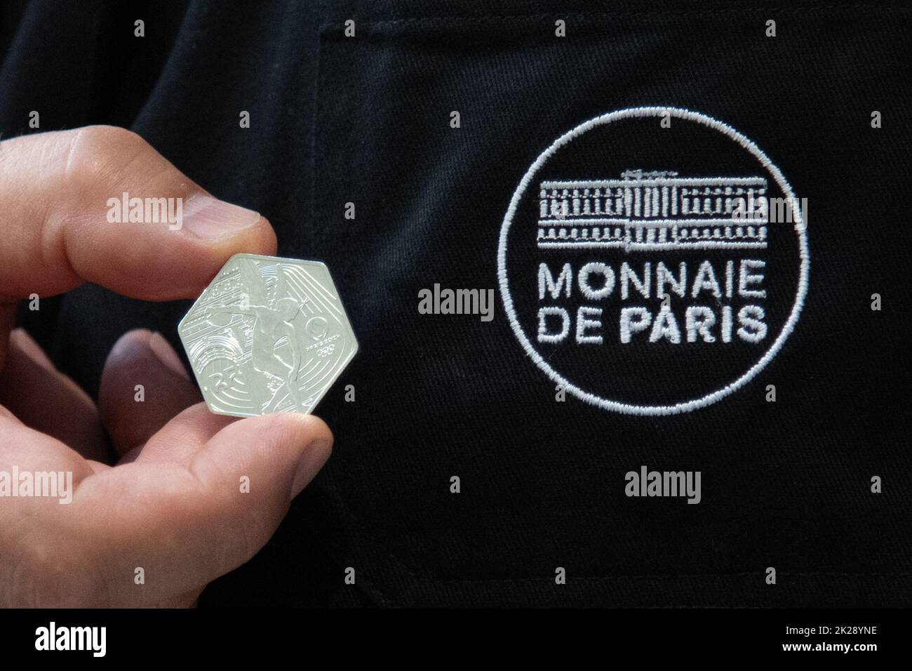 Paris, France, September 22, 2022. Illustration of the 10-euro ...