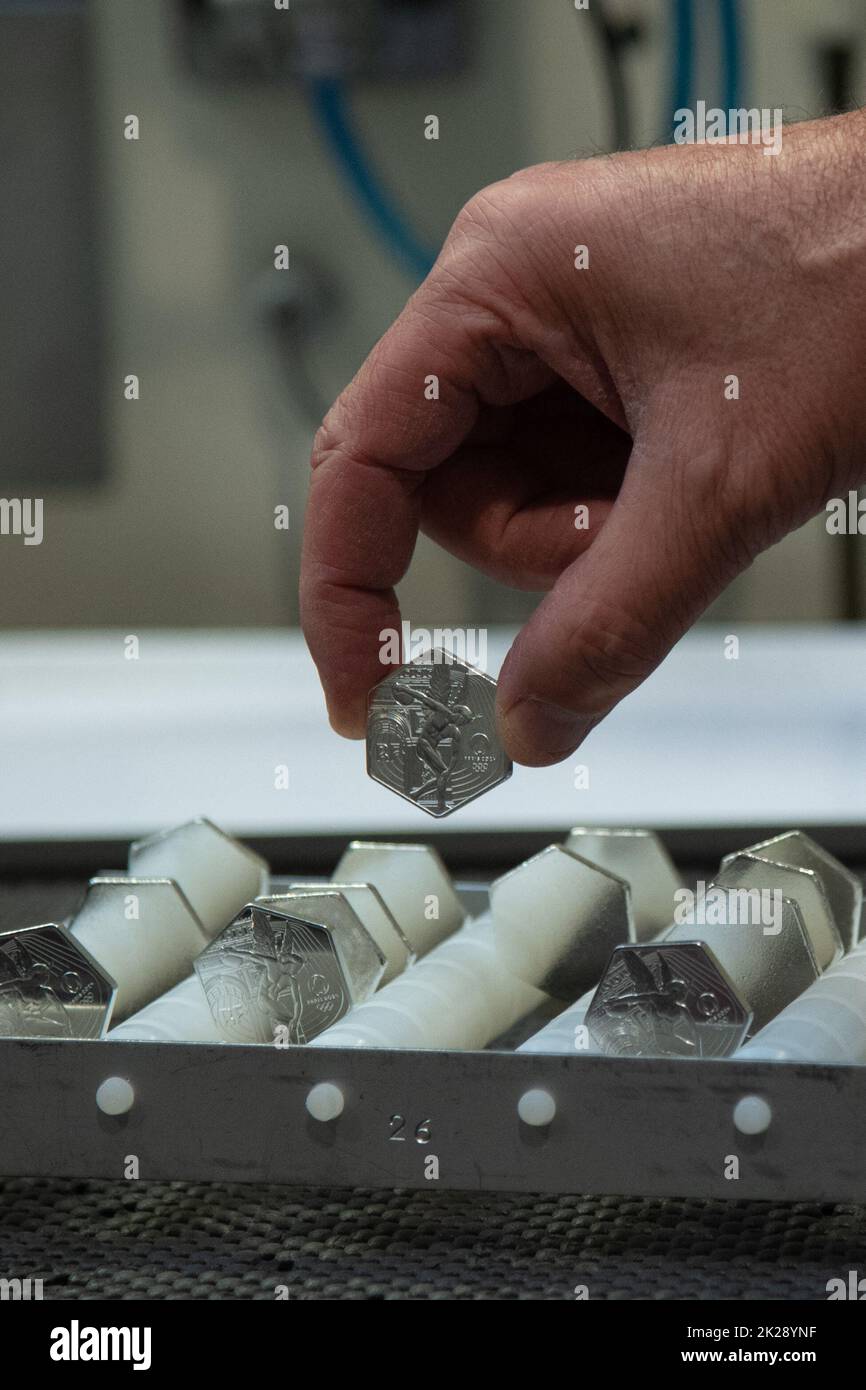 Paris, France, September 22, 2022. Illustration of the 10-euro ...