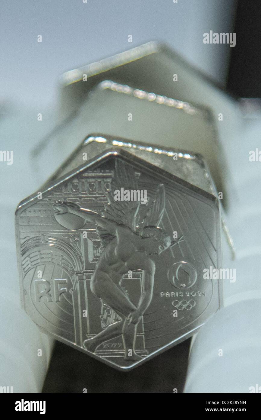 Paris, France, September 22, 2022. Illustration of the 10-euro ...