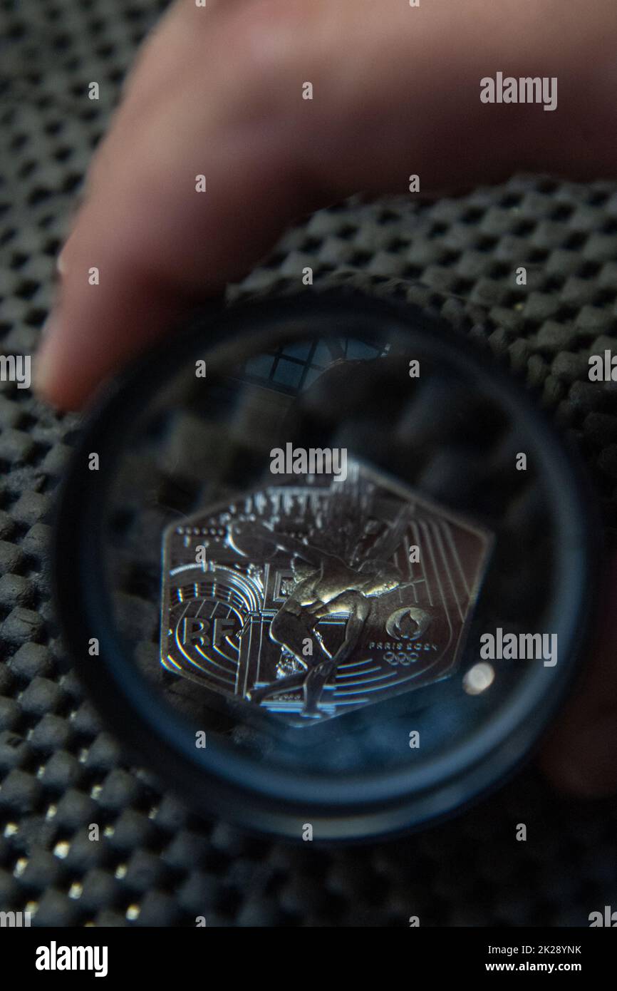 Paris, France, September 22, 2022. Illustration of the 10-euro ...