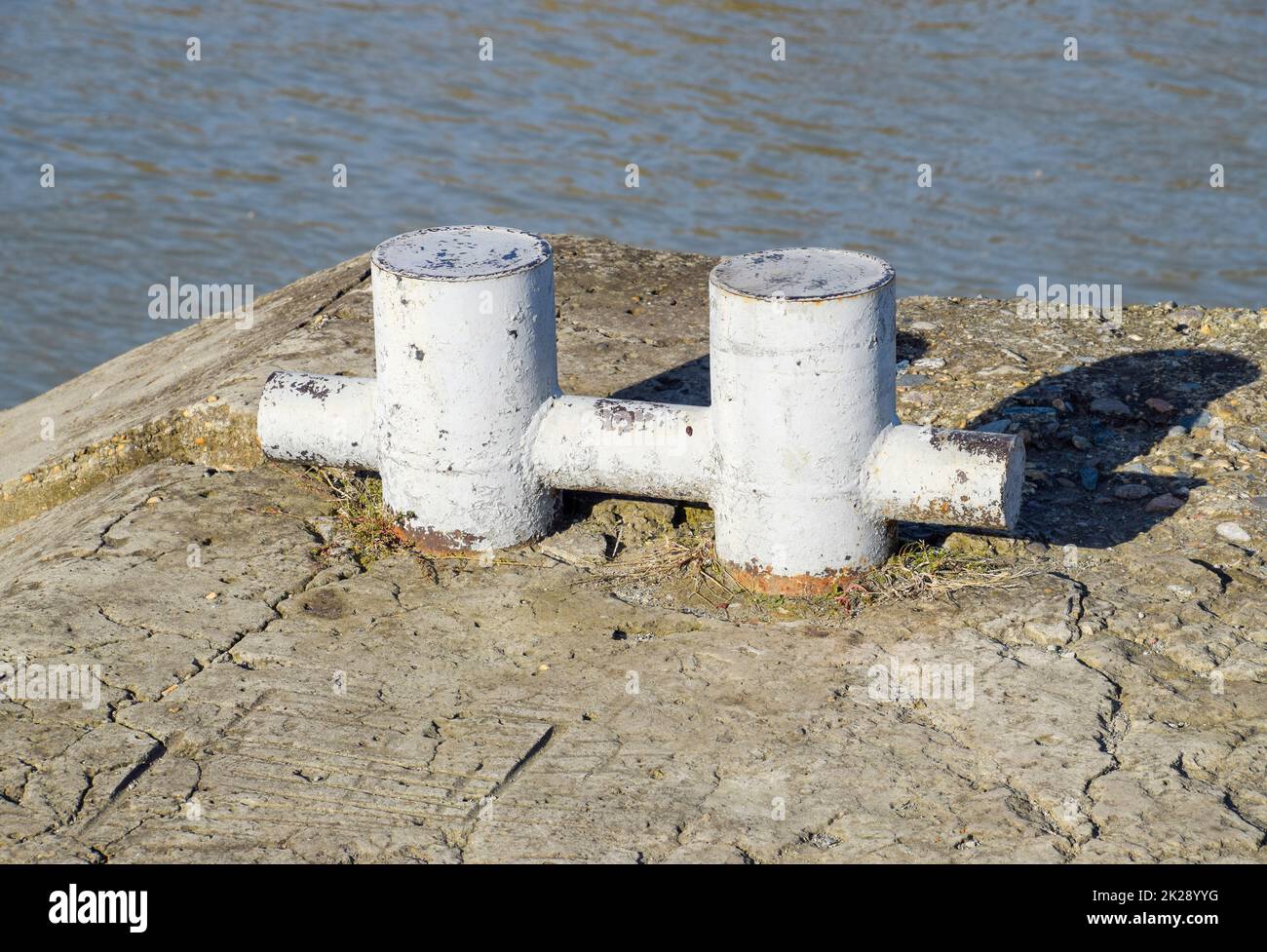 Pier mooring bollard hi-res stock photography and images - Alamy