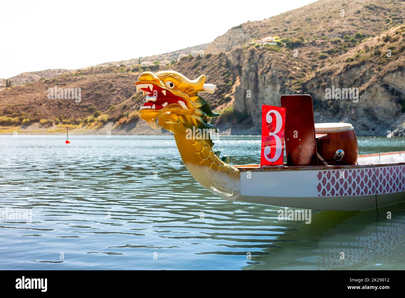 Row dragon boat hi-res stock photography and images - Alamy