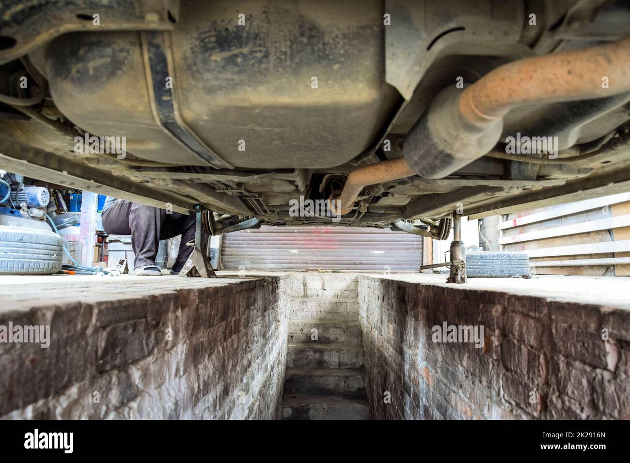 Under view of chassis hi-res stock photography and images - Alamy