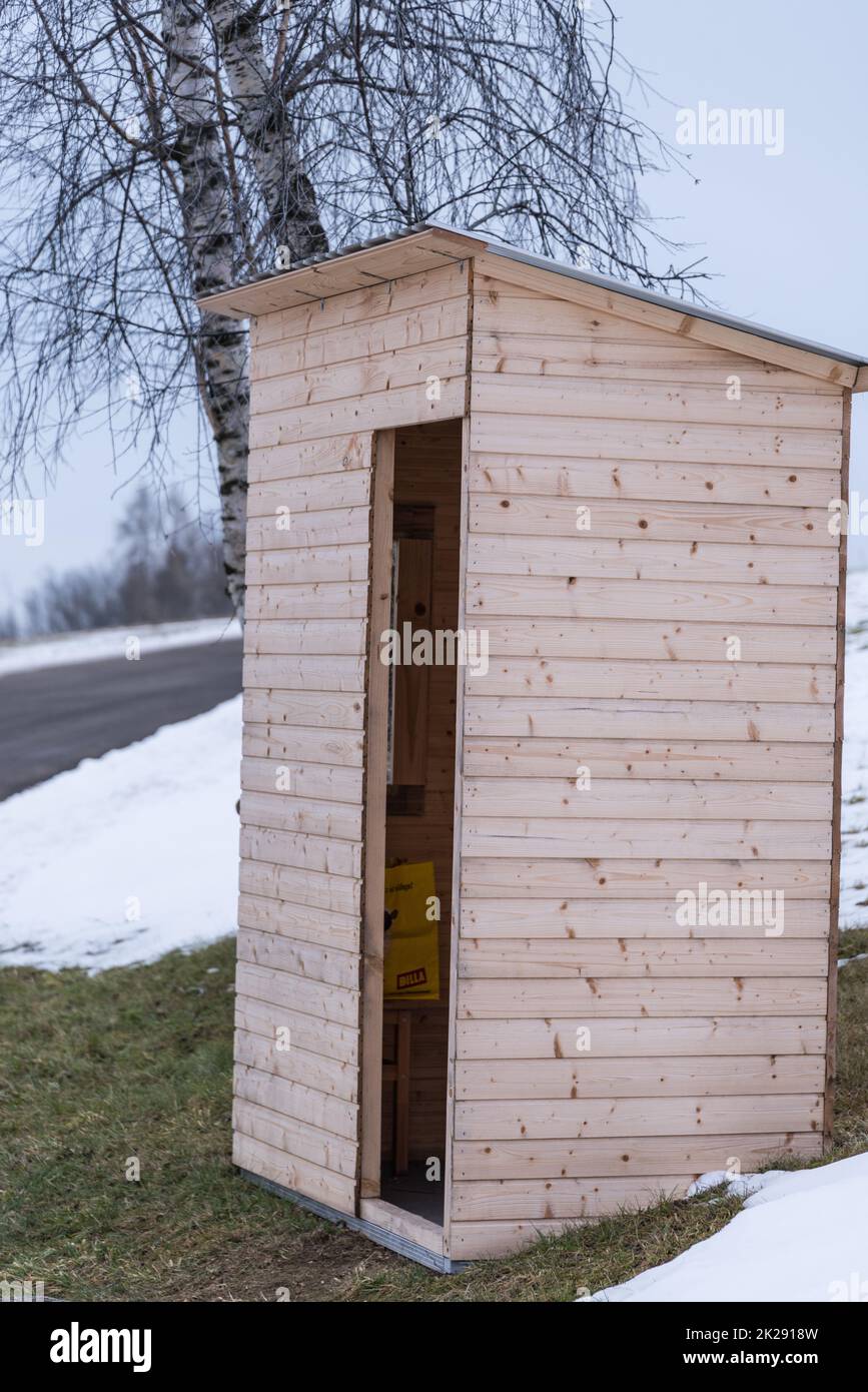 Waiting shed shack hi-res stock photography and images - Alamy