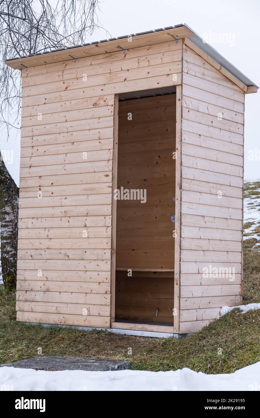 Waiting shed shack hi-res stock photography and images - Alamy