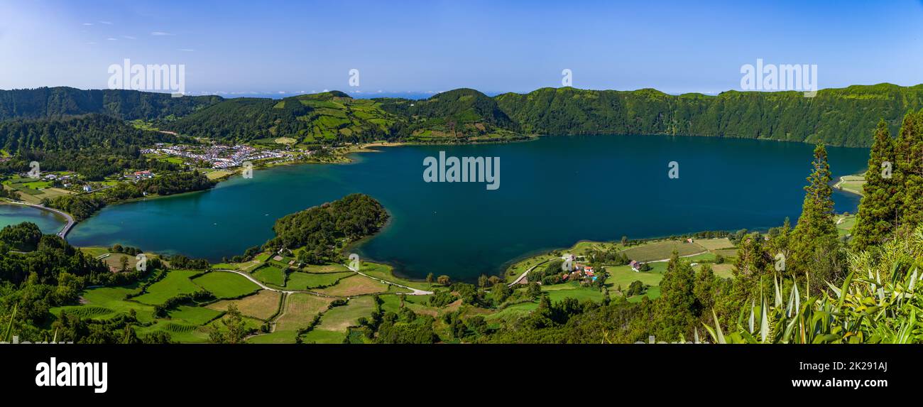 Lagoon greenery hi-res stock photography and images - Alamy