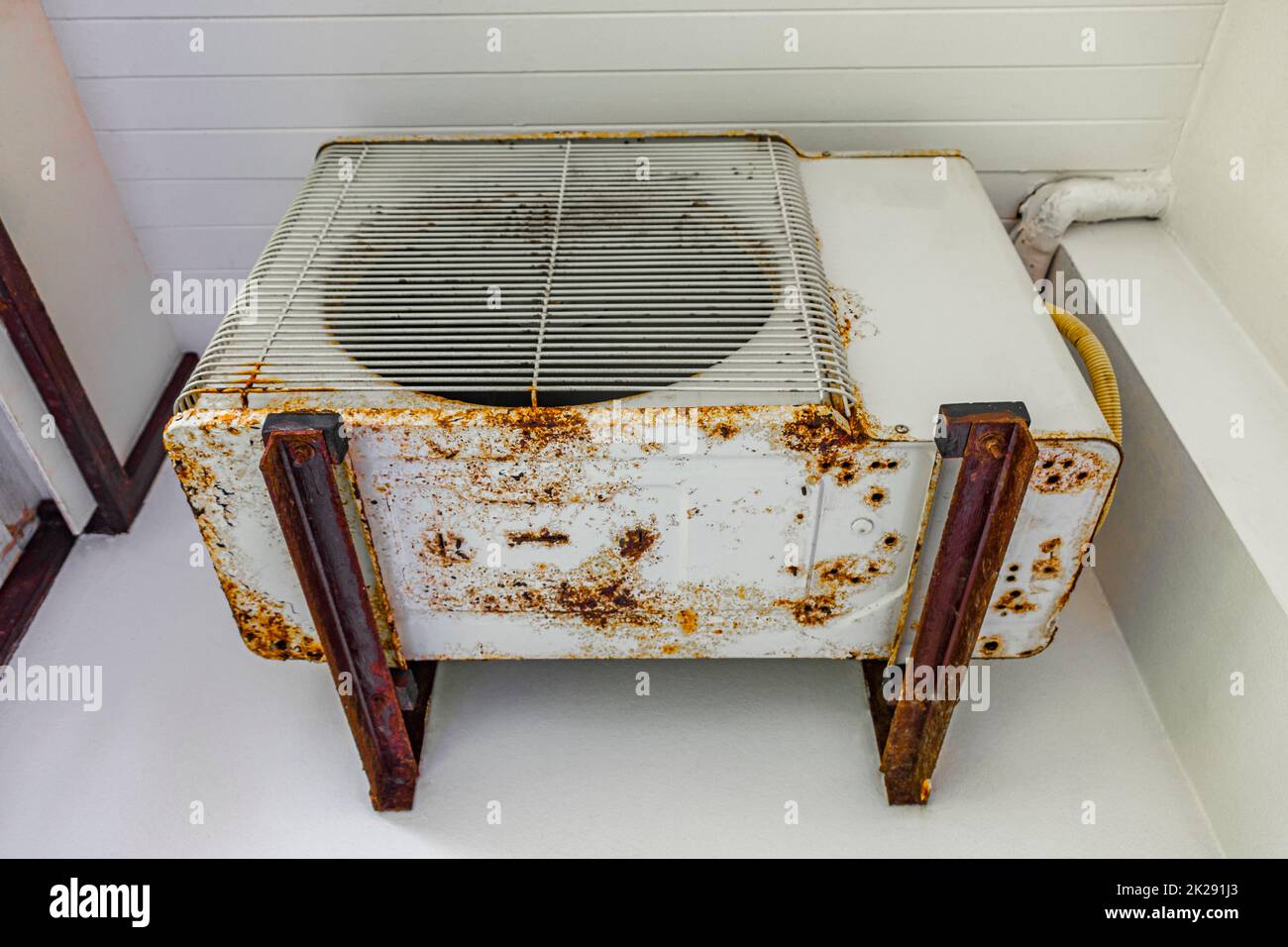 Air conditioner vintage hi-res stock photography and images - Alamy