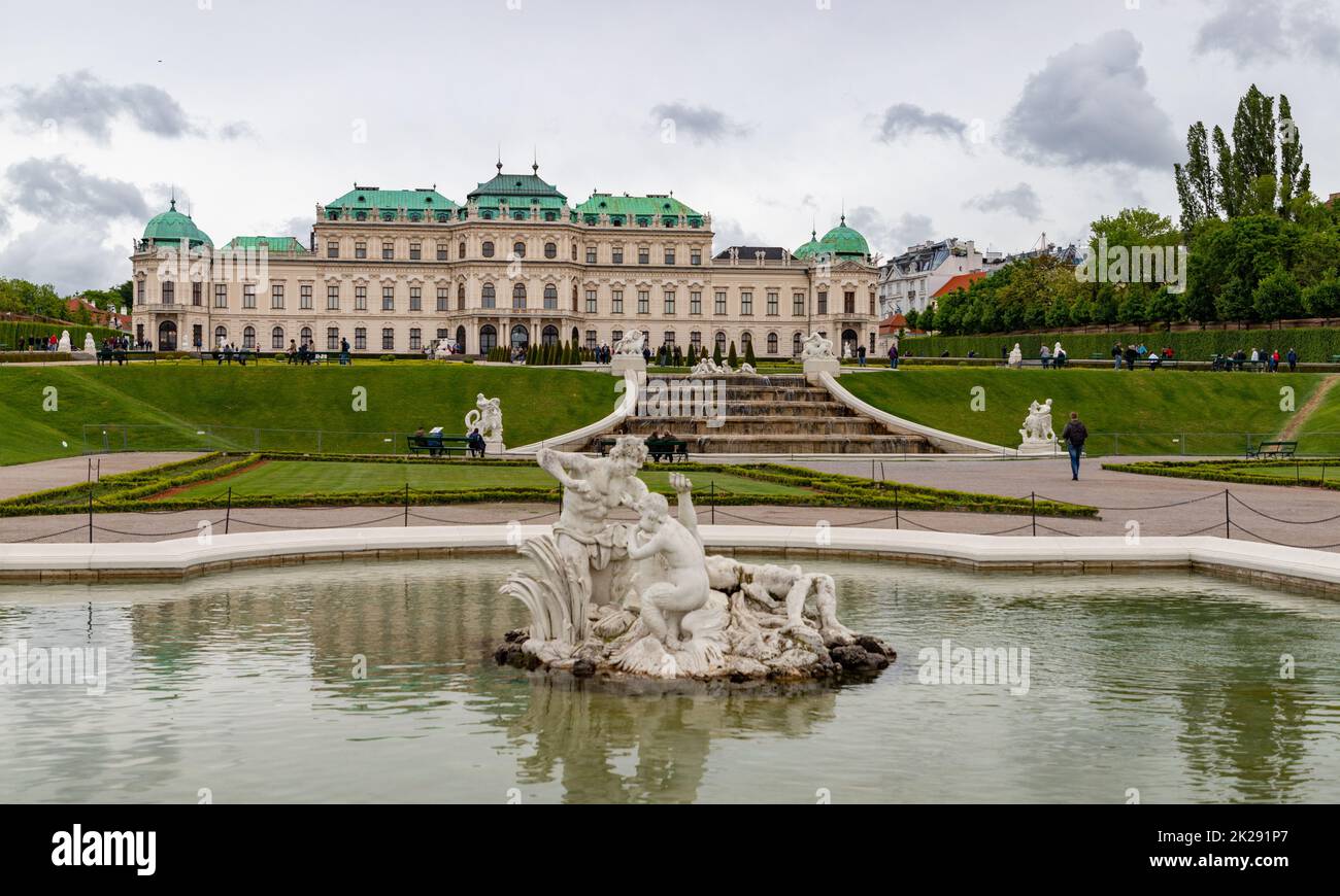 Belvedere palace fountain garden hi-res stock photography and images ...