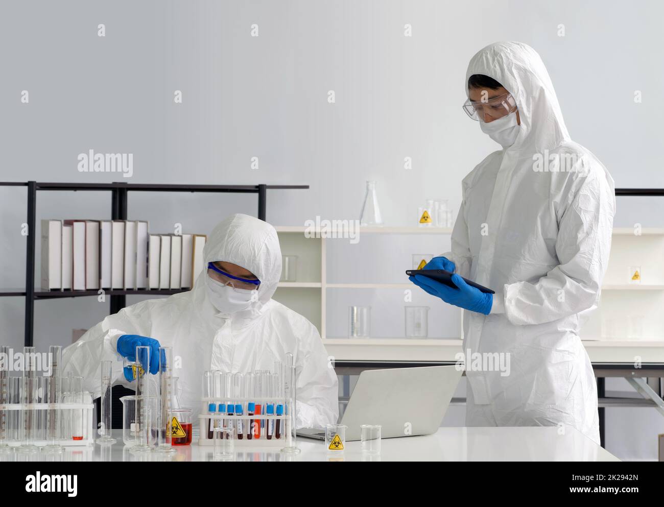 Laboratory scientific testing work hi-res stock photography and images ...