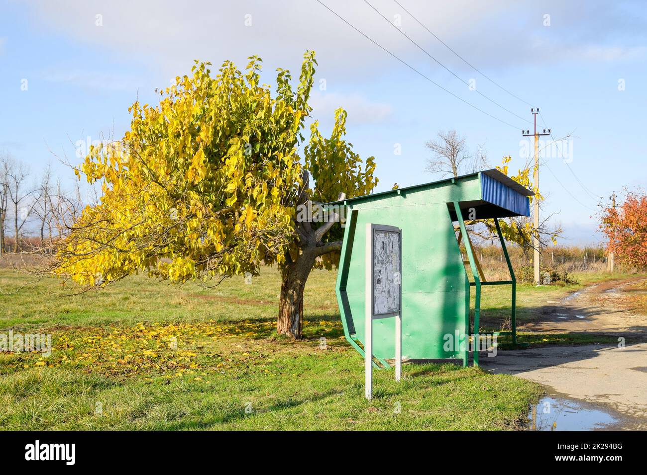 Old fashioned bus stop sign hi-res stock photography and images - Alamy