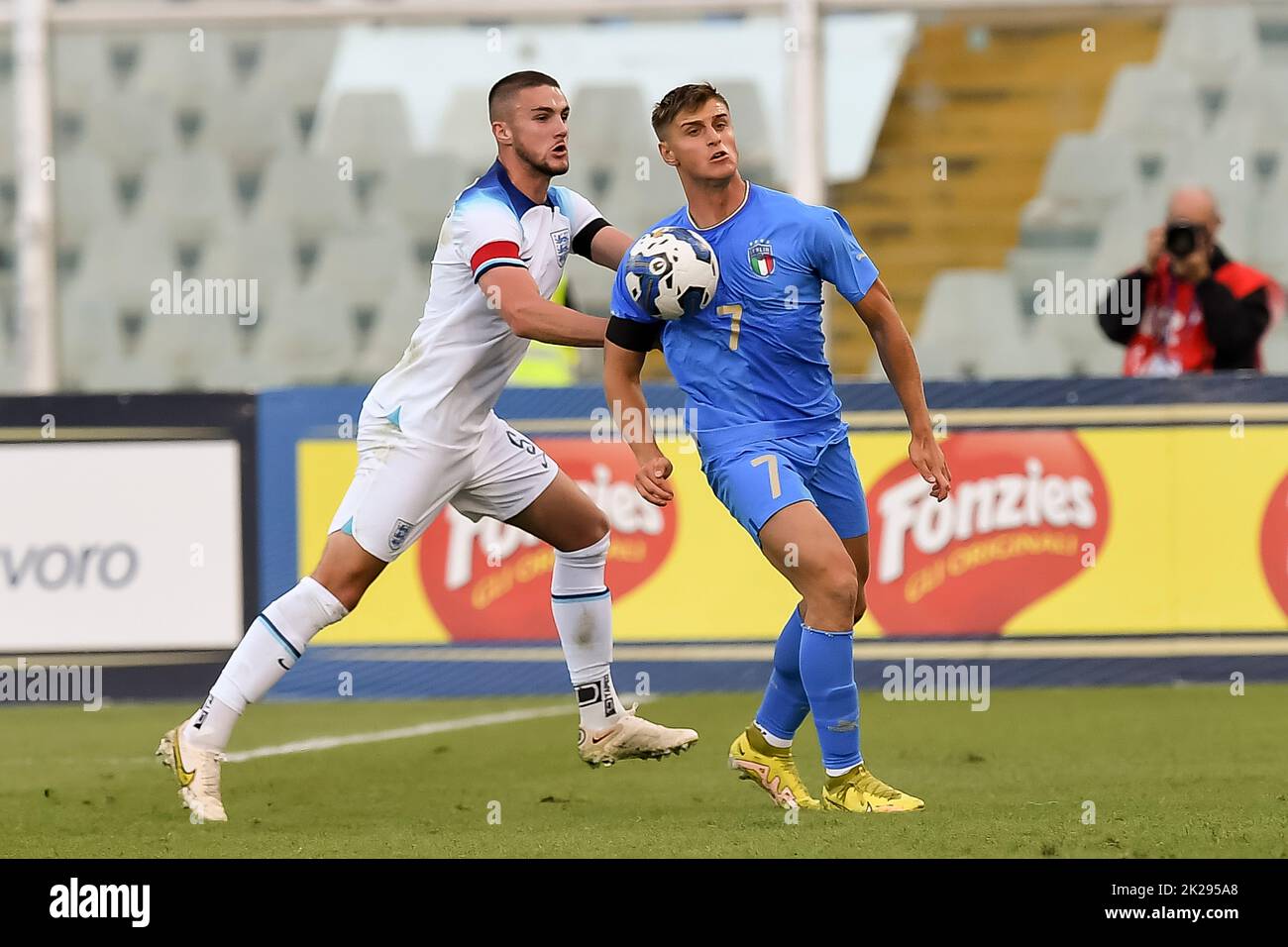 Lorenzo Colombo (Italy U21)Taylor Harwood-Bellis (England U21) during ...
