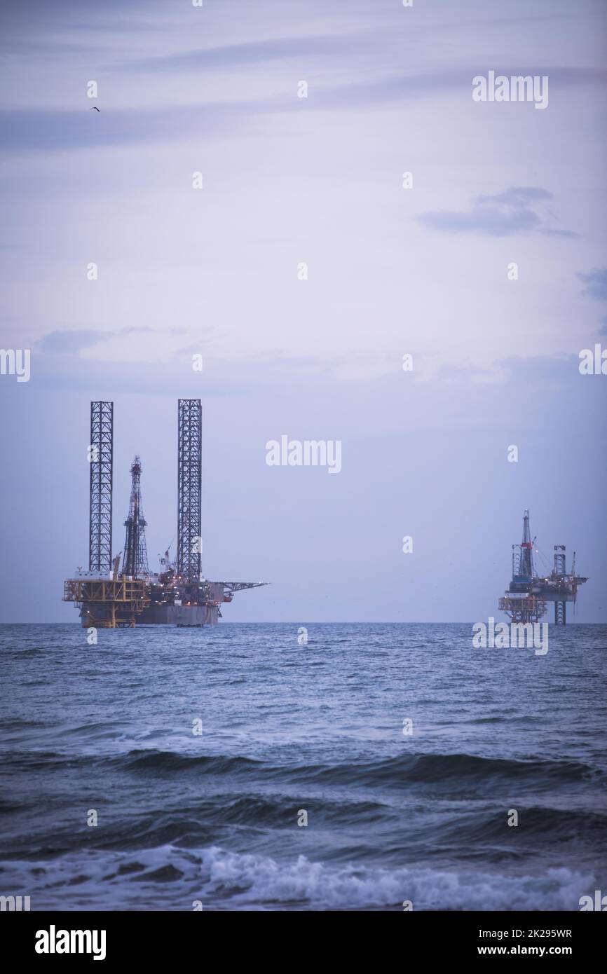 Oil platforms on sea Stock Photo - Alamy