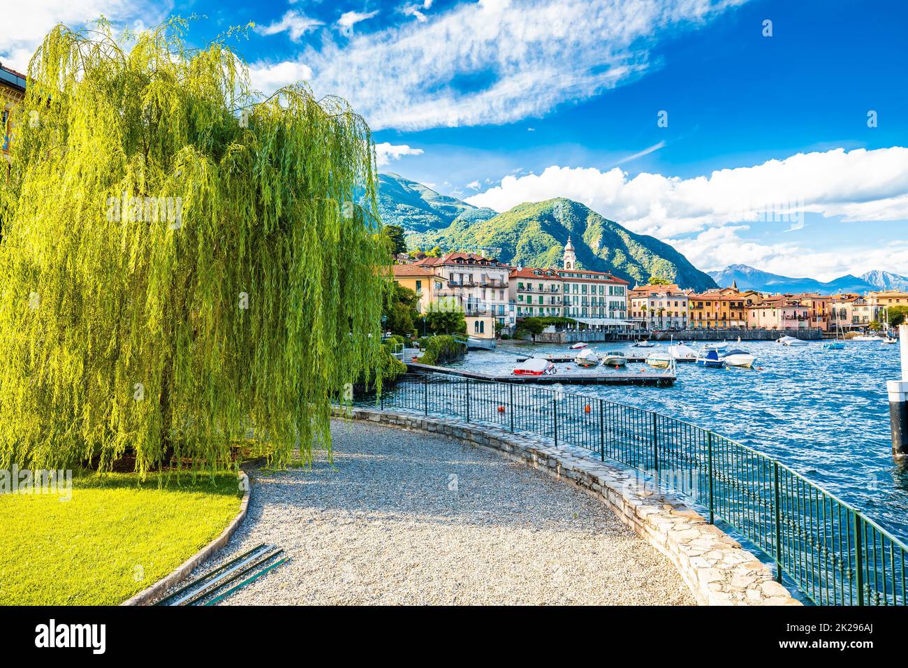 Old villa on lake como hi-res stock photography and images - Alamy