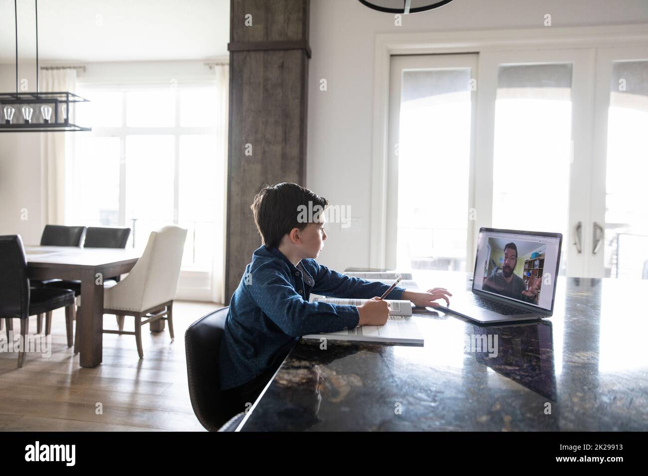 Boy online hi-res stock photography and images - Alamy