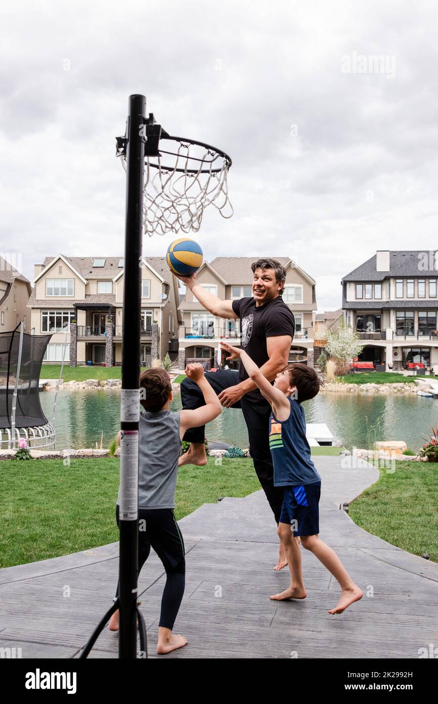 Basketball father hi-res stock photography and images - Alamy