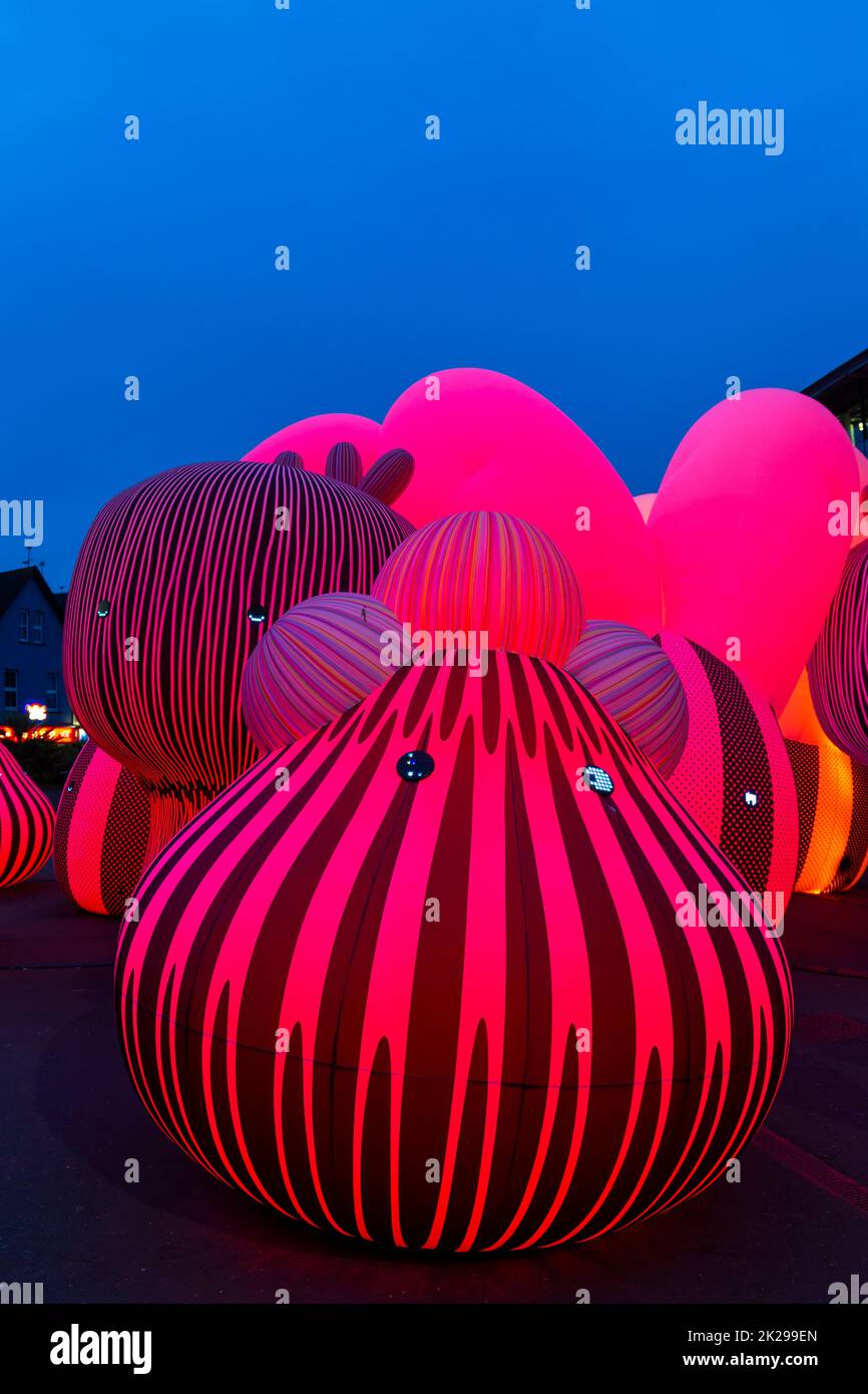 Walk in inflatable sculptures hi-res stock photography and images - Alamy