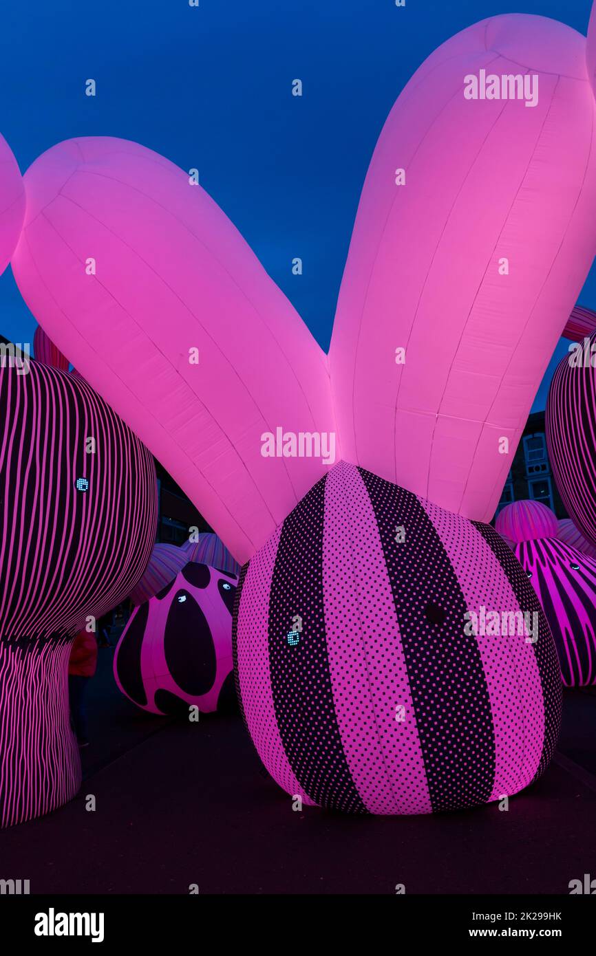 Walk in inflatable sculptures hi-res stock photography and images - Alamy