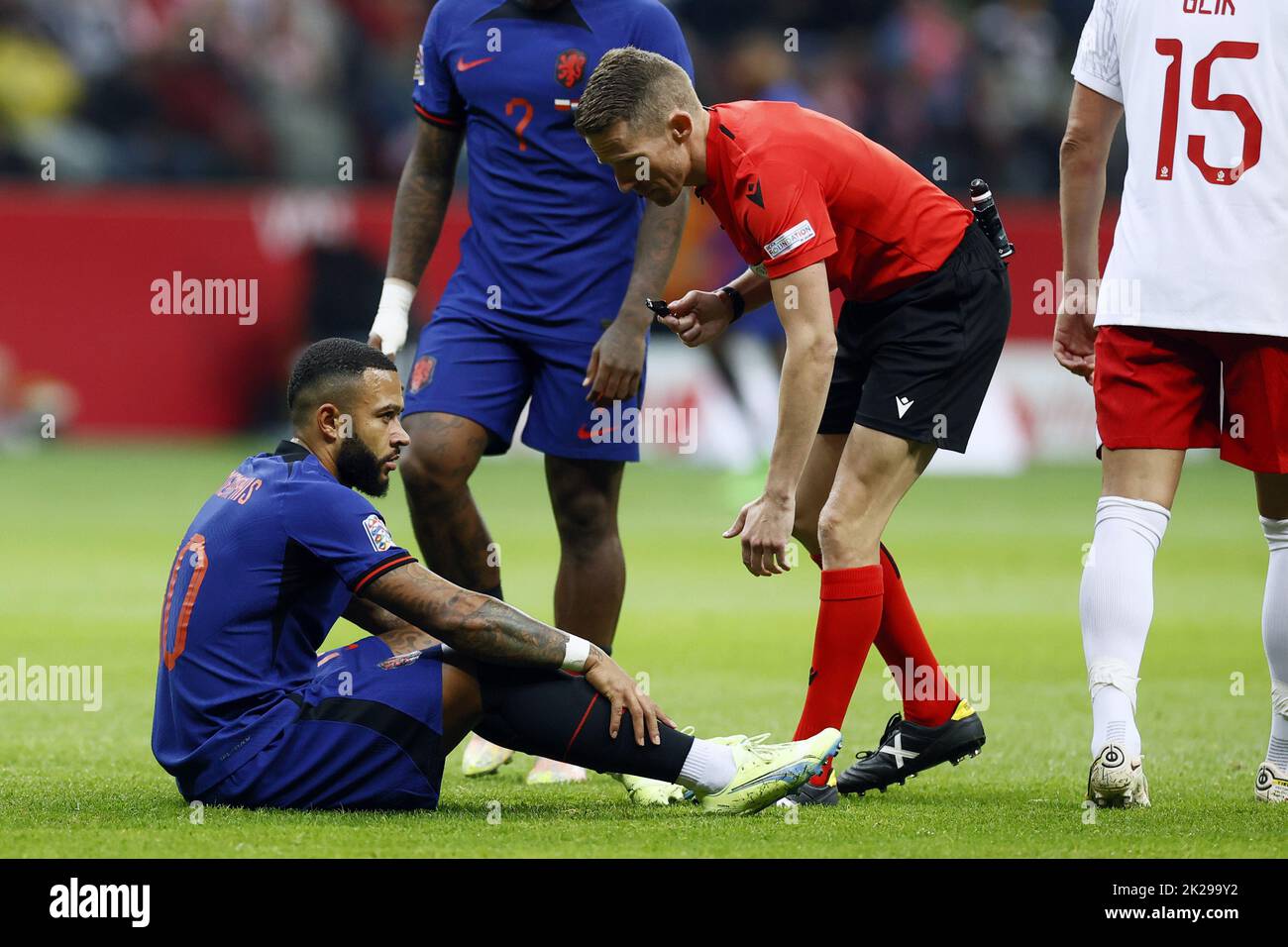 WARSAW - (lr) Memphis Depay of Holland, referee Alejandro Hernandez ...