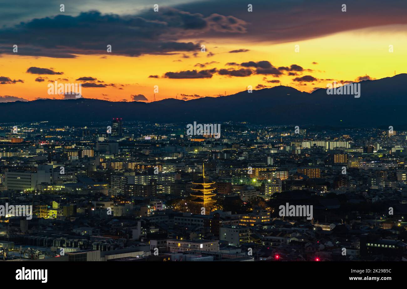 Kyoto temple sunset hi-res stock photography and images - Alamy