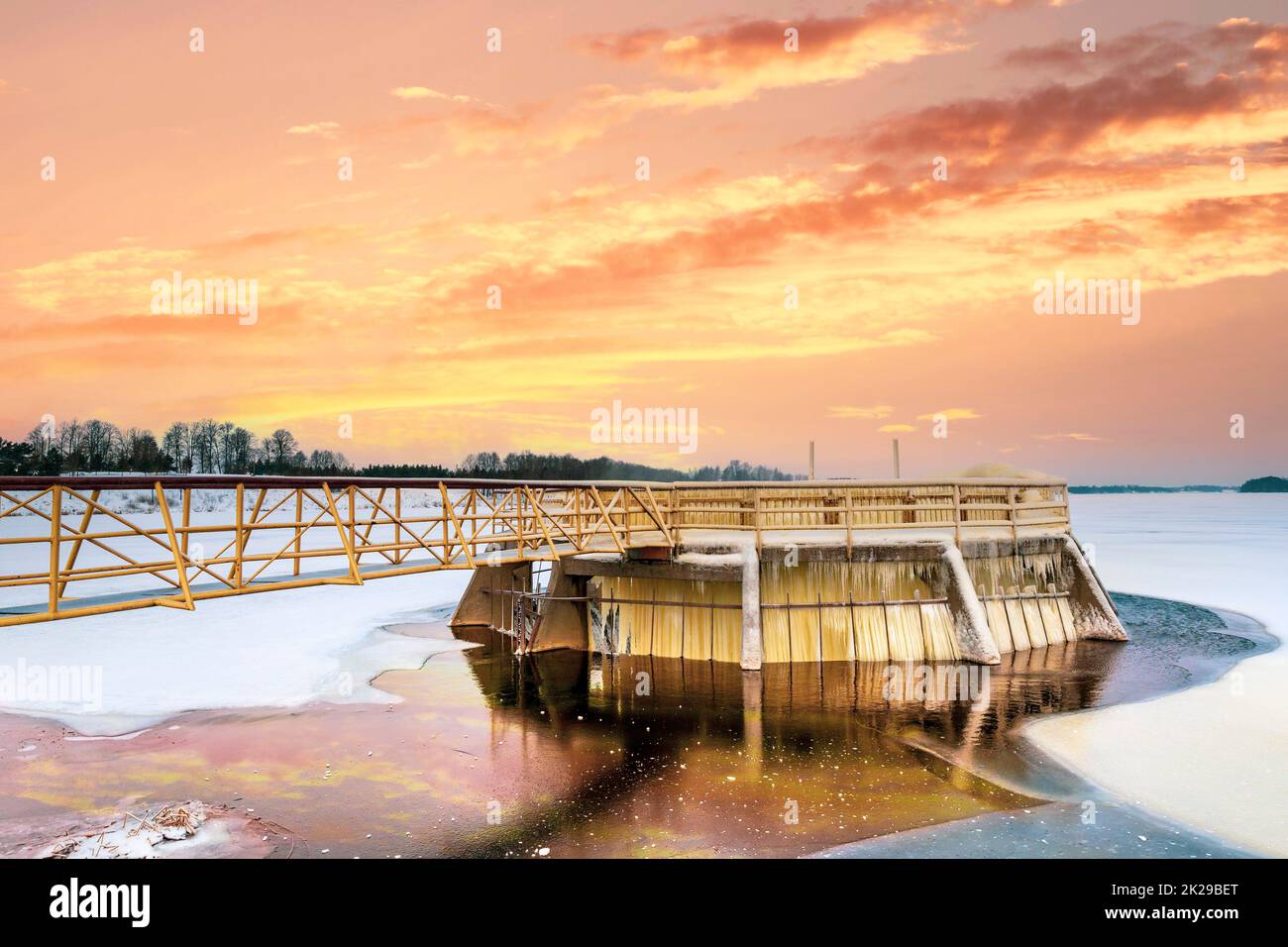 Beautiful water dam hi-res stock photography and images - Alamy