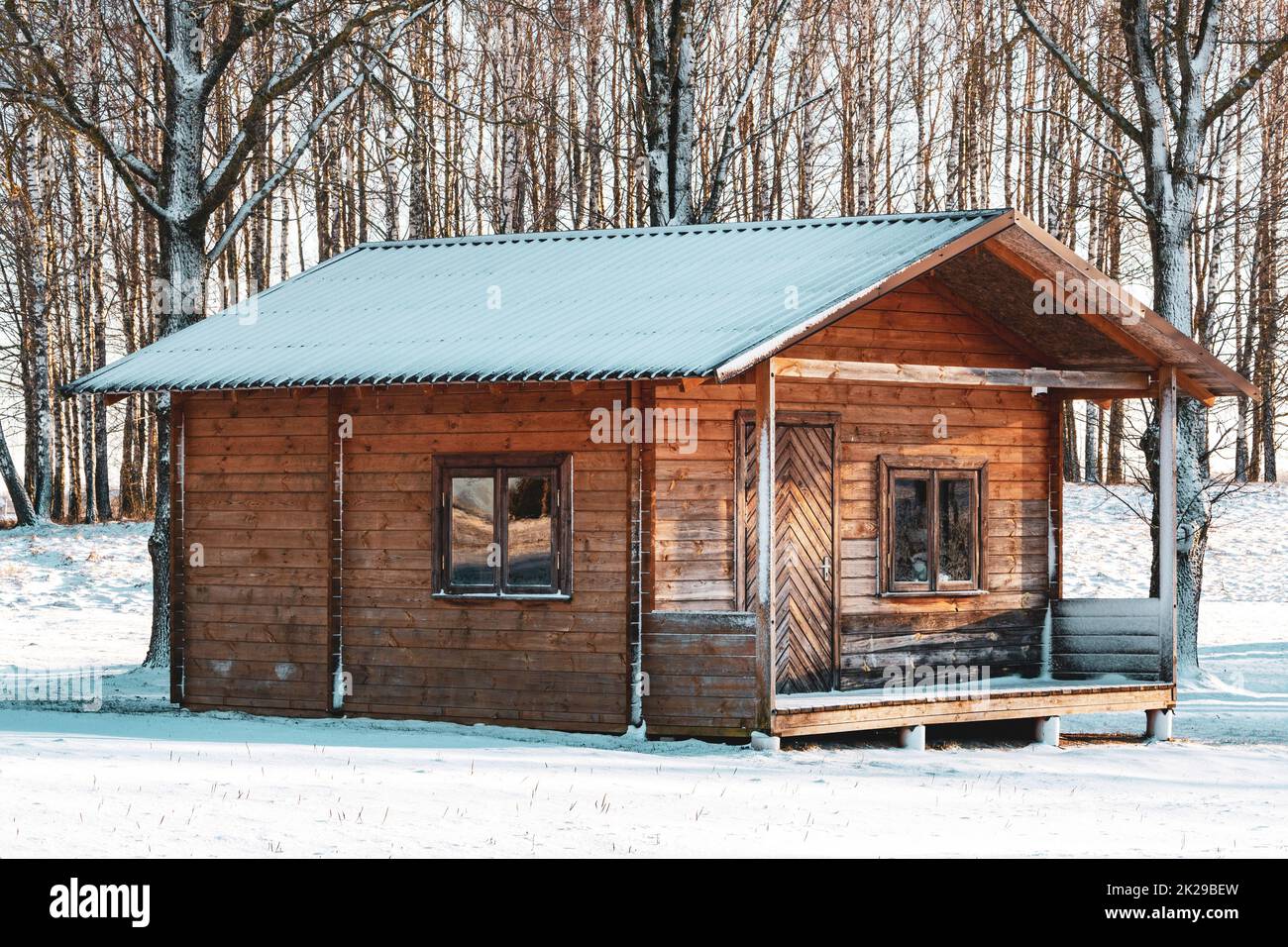 Winter landscape with a small wooden lodge Stock Photo - Alamy