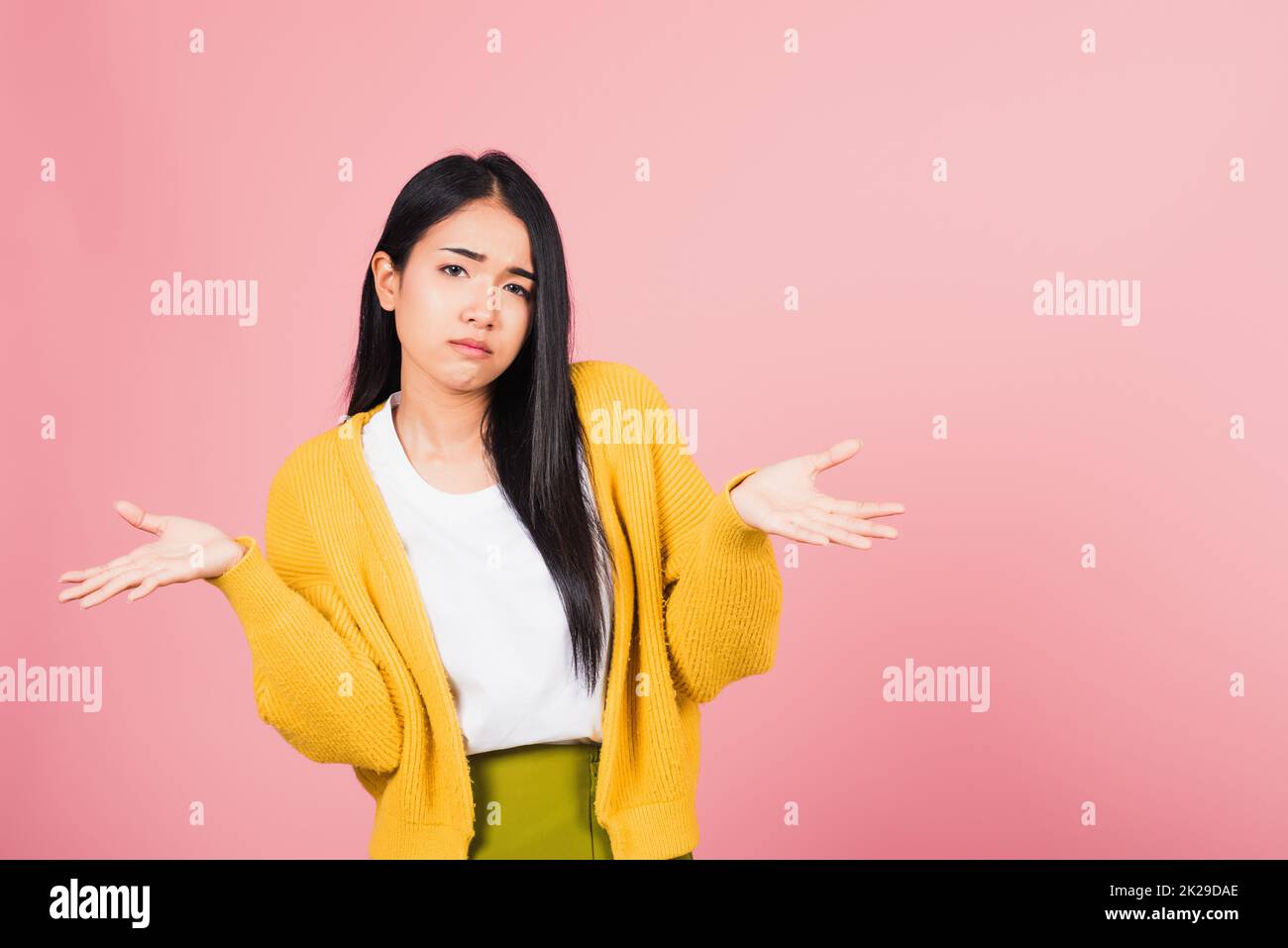 Shrugging teen hi-res stock photography and images - Alamy