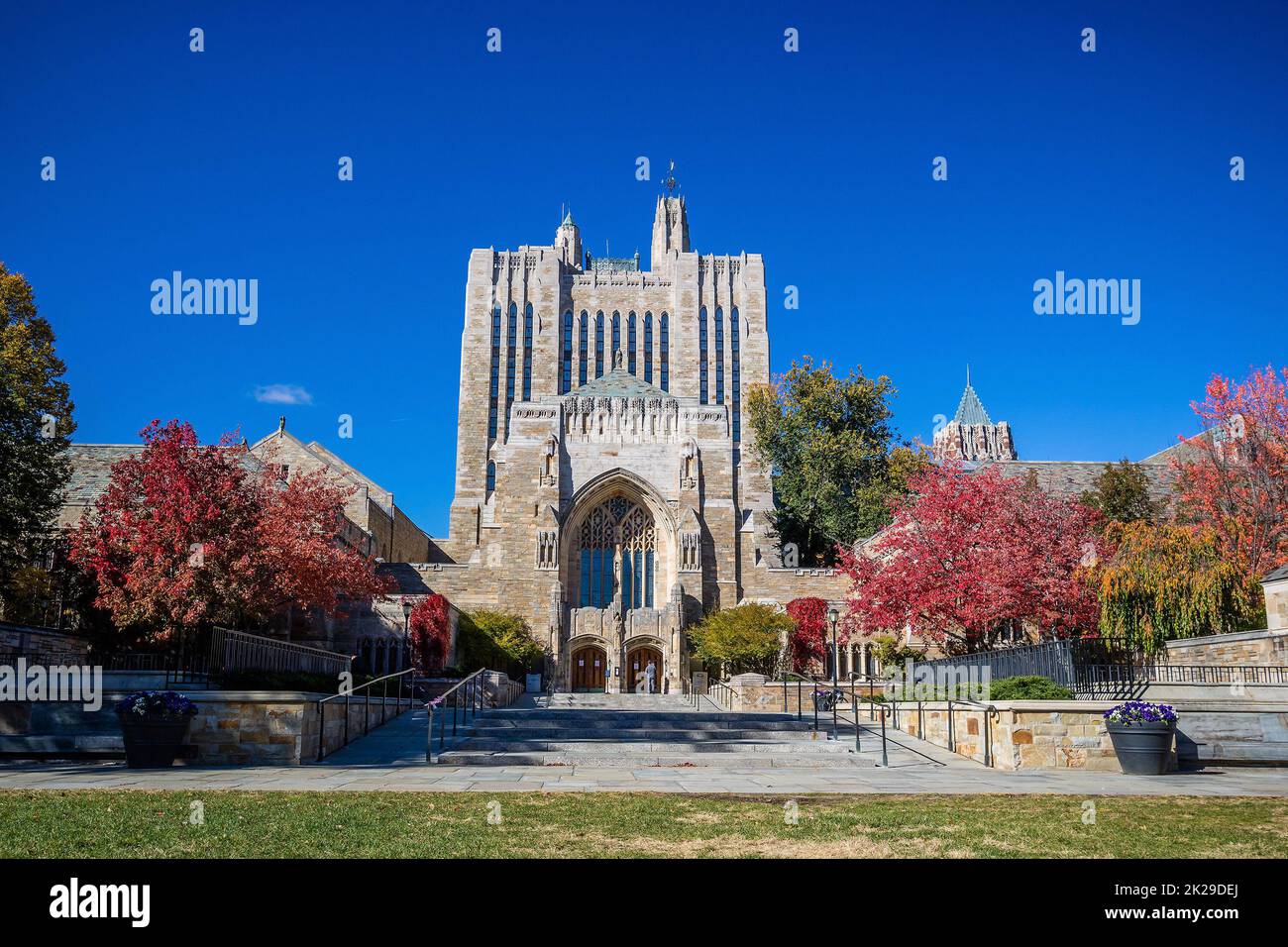 Ivy league buildings hi-res stock photography and images - Alamy