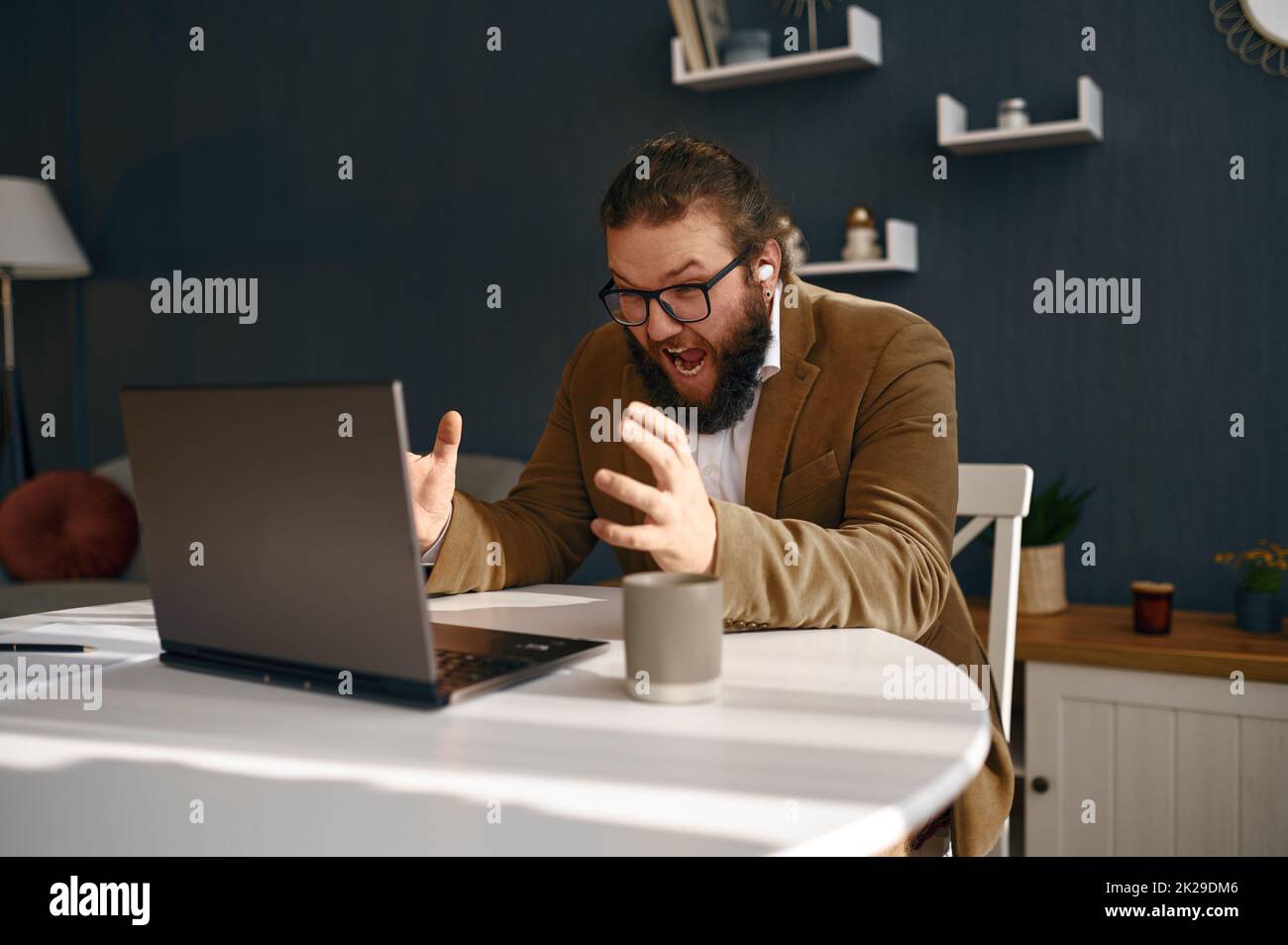 Trouble negative hi-res stock photography and images - Alamy