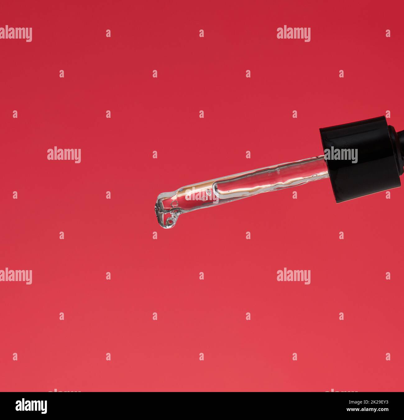 Transparent pipette cosmetic liquid hi-res stock photography and images ...