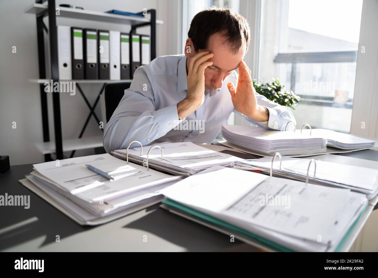 Accountant man hi-res stock photography and images - Alamy
