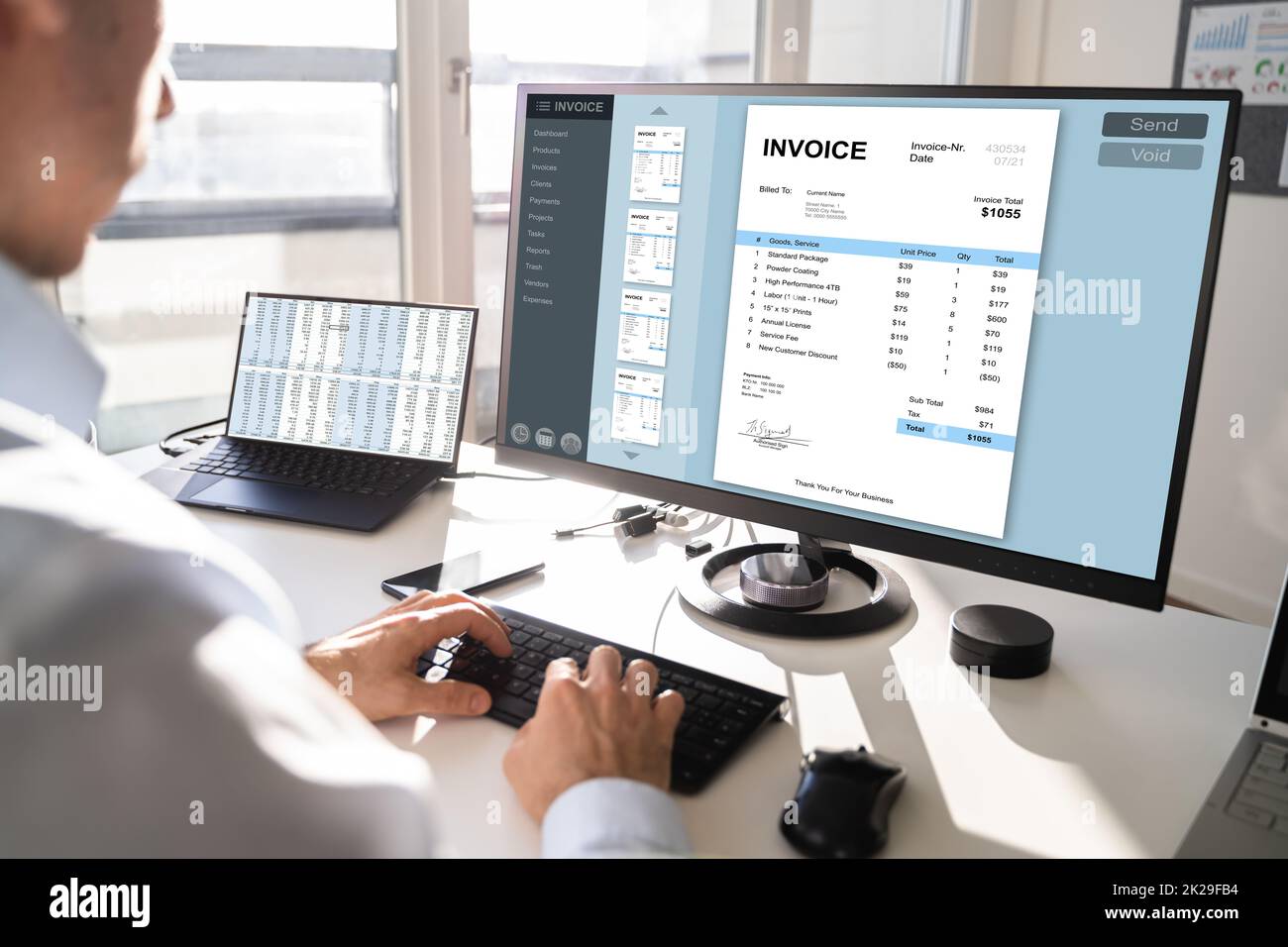 Computer invoice hi-res stock photography and images - Alamy