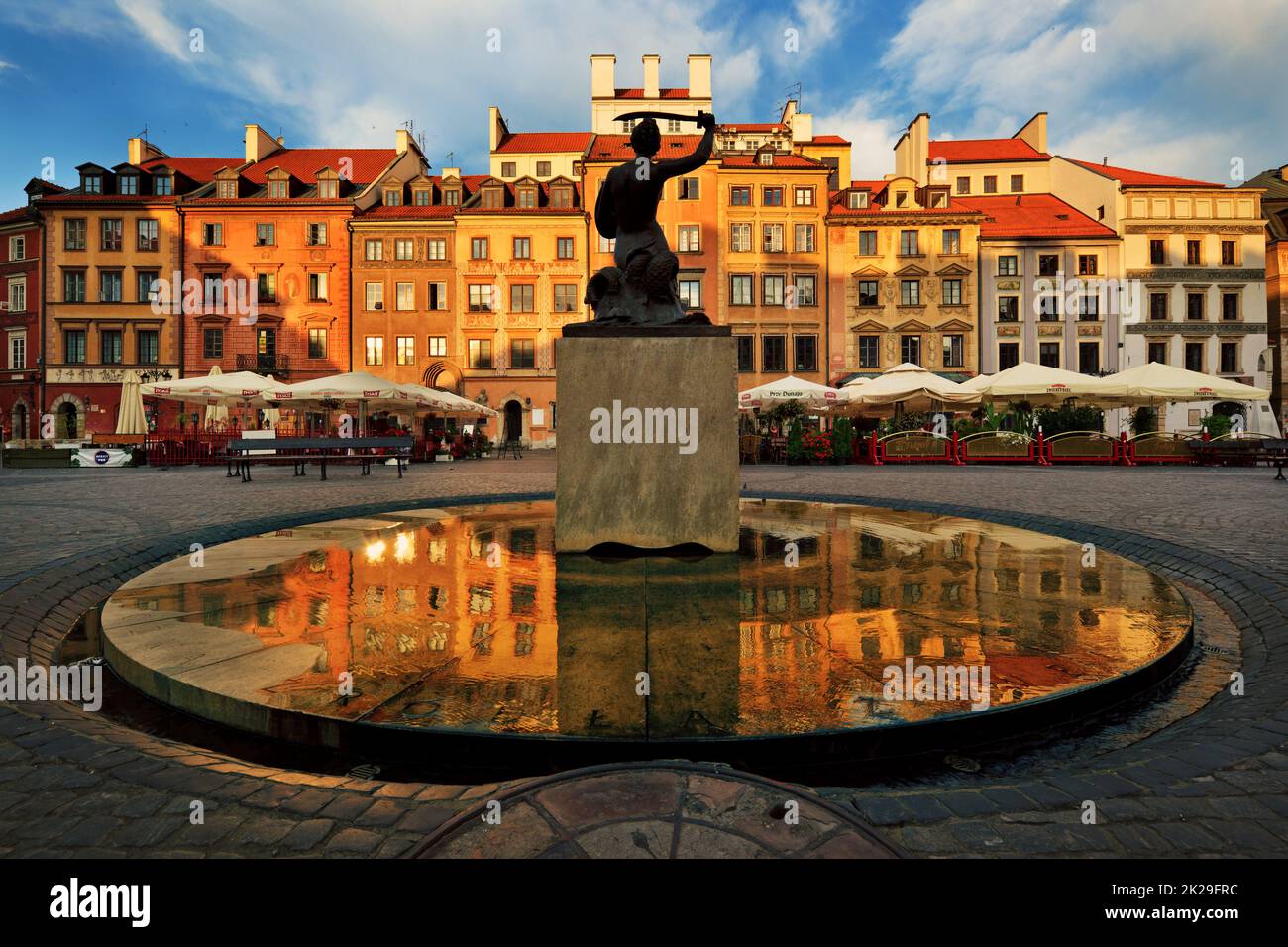 Syrenka statue on old town market square in warsaw hi-res stock ...
