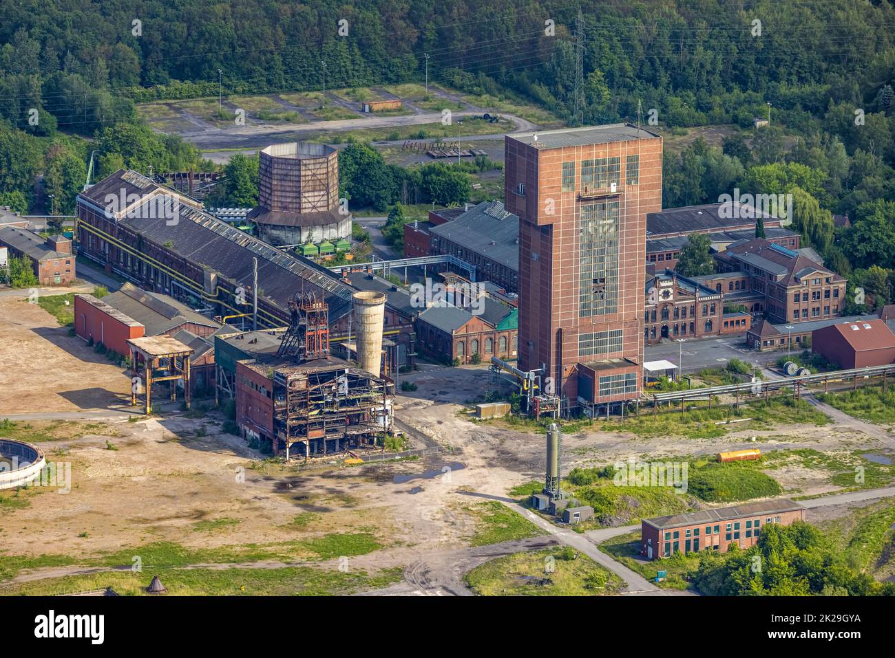 Hammerhead tower in ost colliery heinrich robert hi-res stock ...