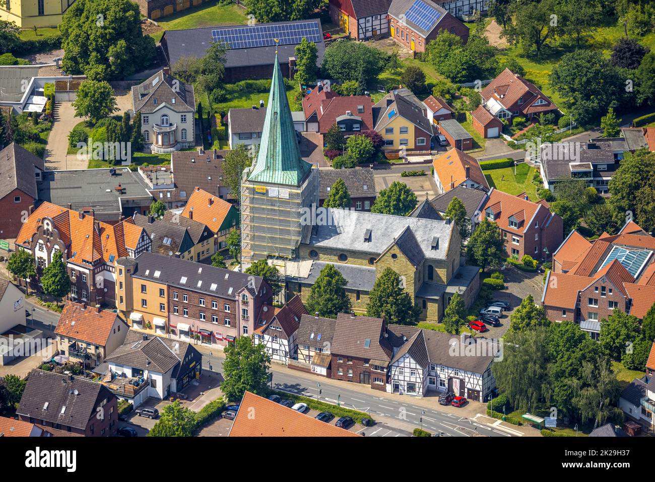 Luftbild, Kirchturm Renovierung der kath. Kirche St. Regina, Rhynern ...
