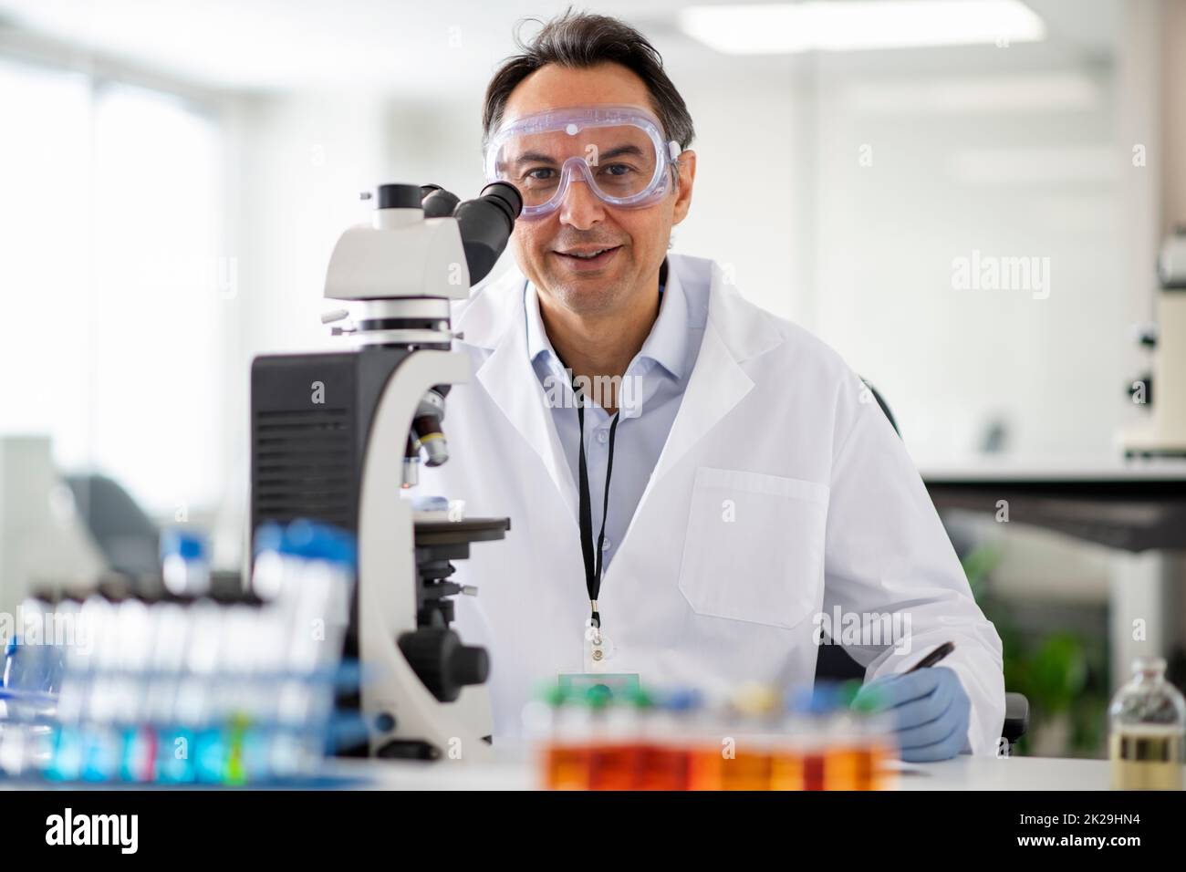 Microscope medical laboratory hi-res stock photography and images - Alamy