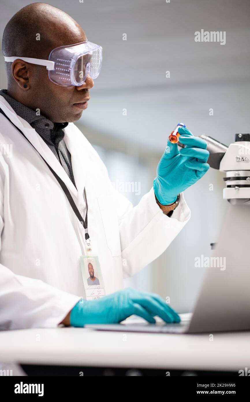 Laptop analysis hi-res stock photography and images - Alamy