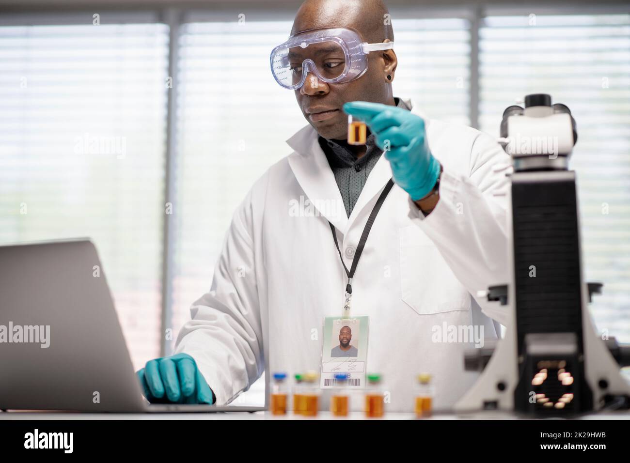 Sample analysis hi-res stock photography and images - Alamy