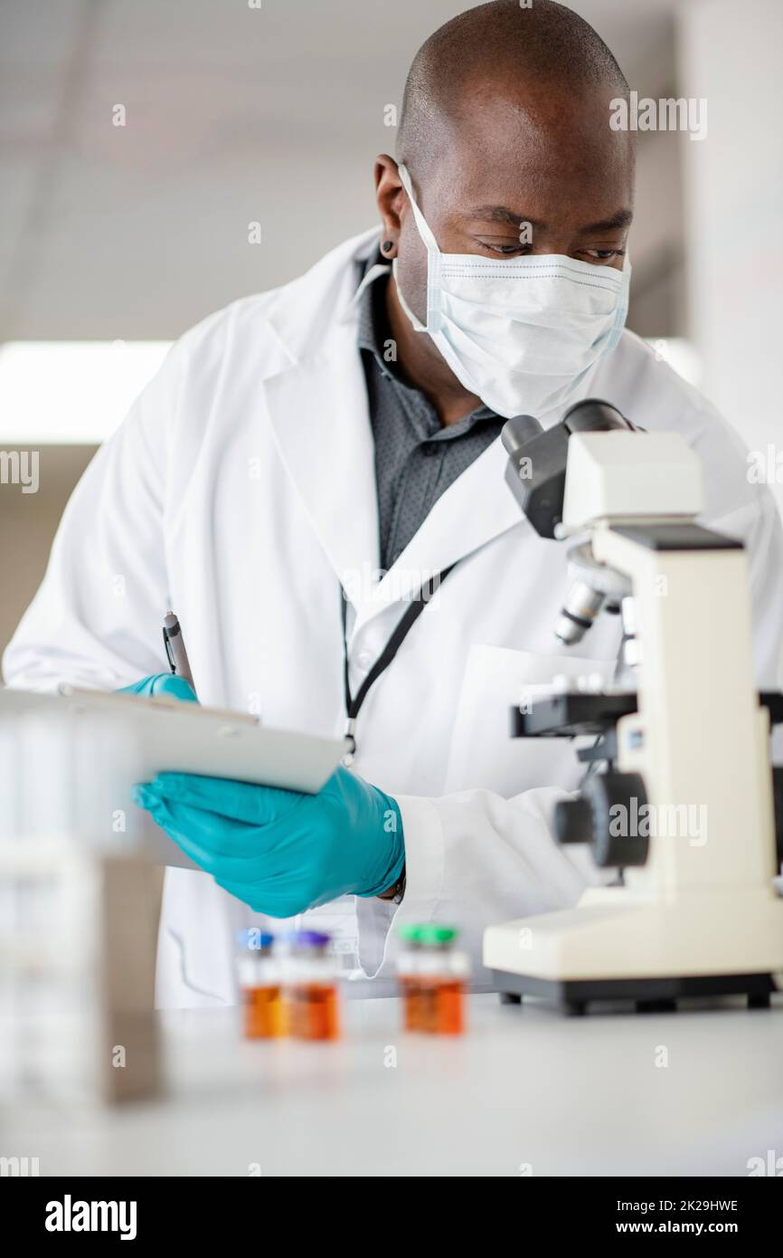 Analysis microscope hi-res stock photography and images - Alamy