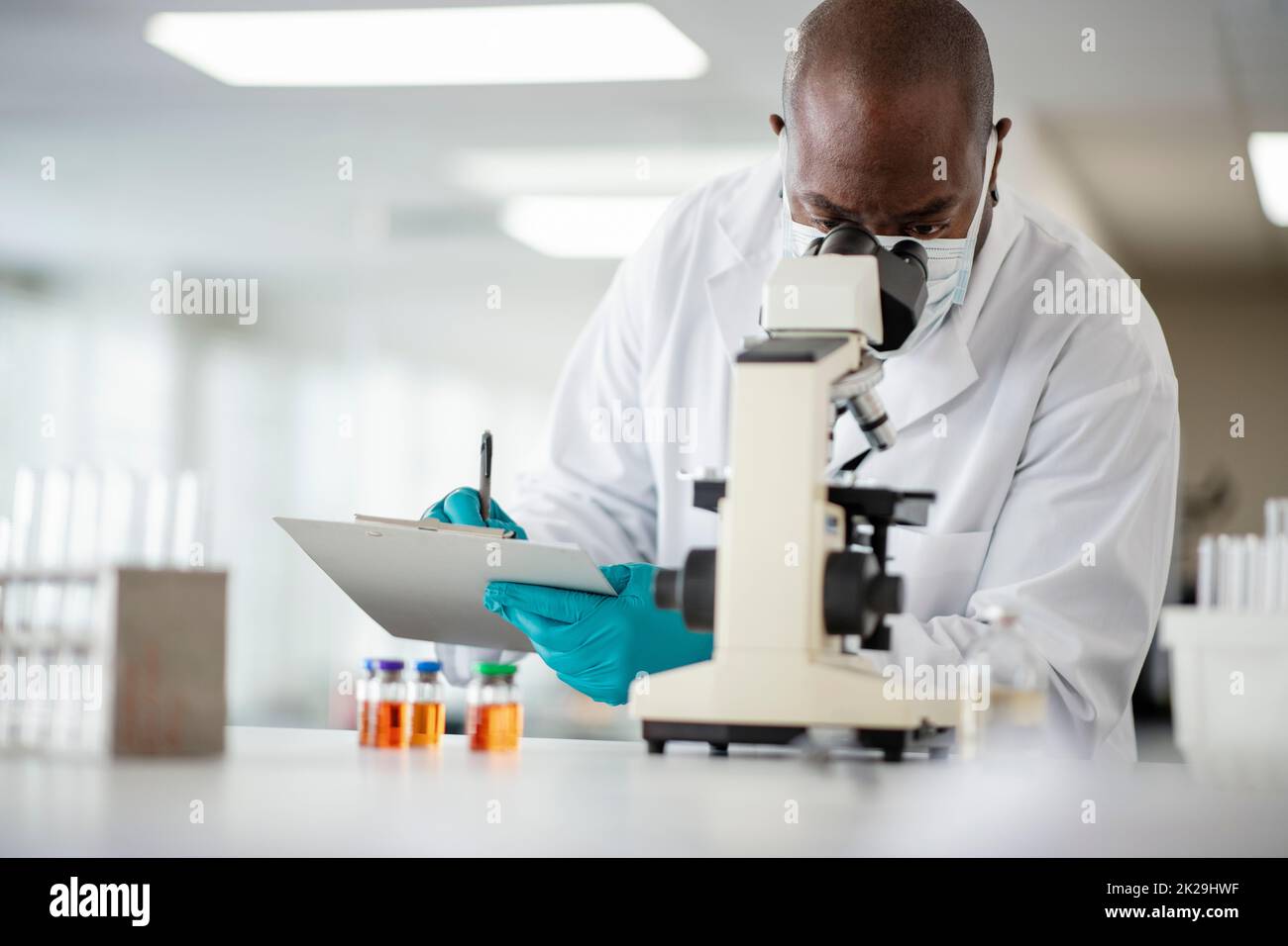 Analysis microscope hi-res stock photography and images - Alamy
