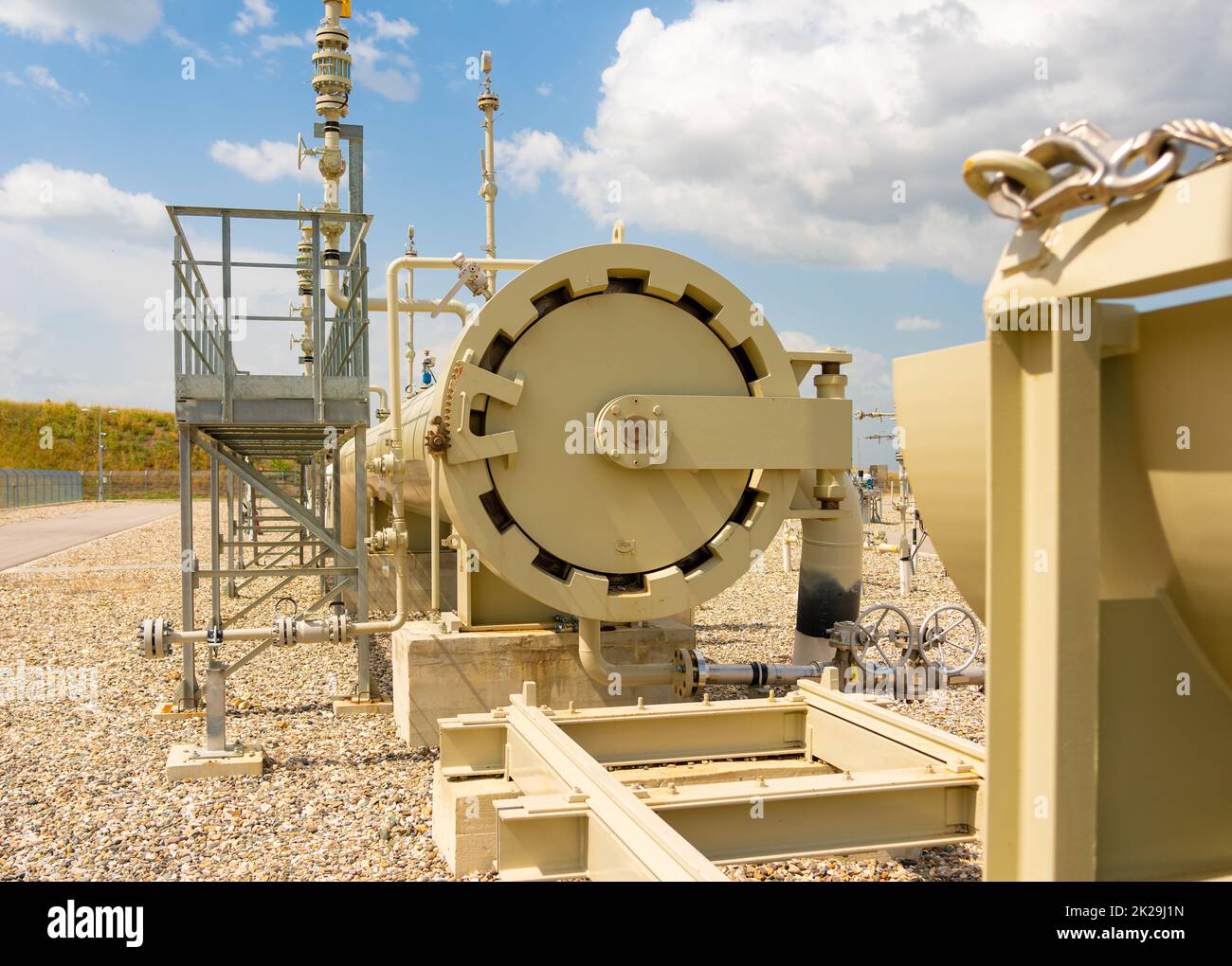 Pistons in a gas pipeline with a locking mechanism and a service ...