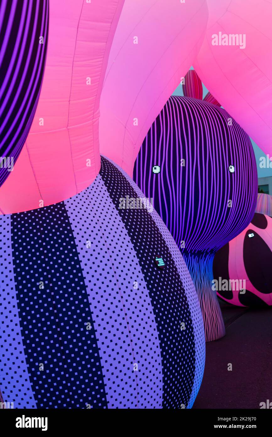 Inflatable sculptures hi-res stock photography and images - Alamy