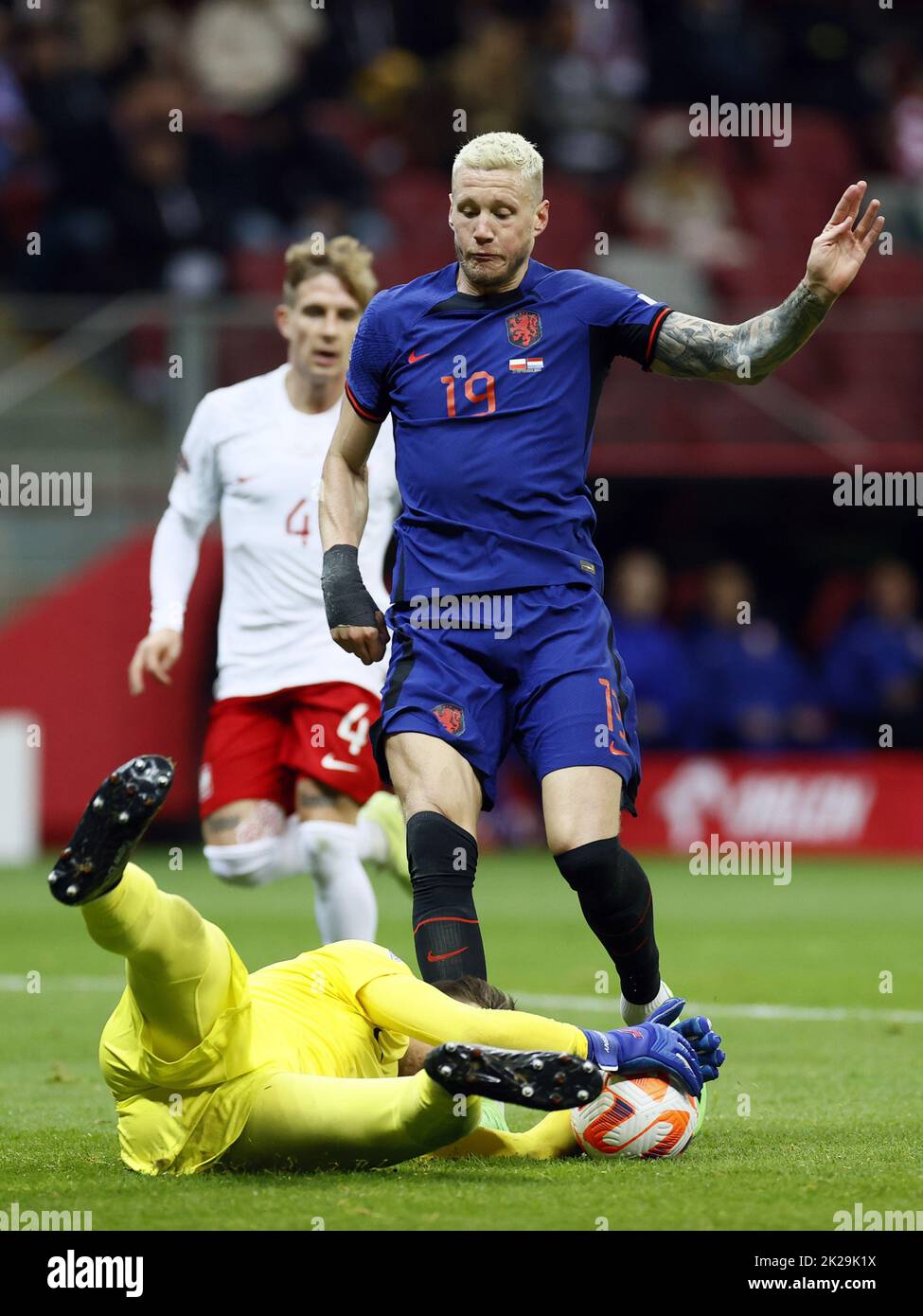 WARSAW - (lr) Poland goalkeeper Wojciech Szczesny, Wout Weghorst of ...